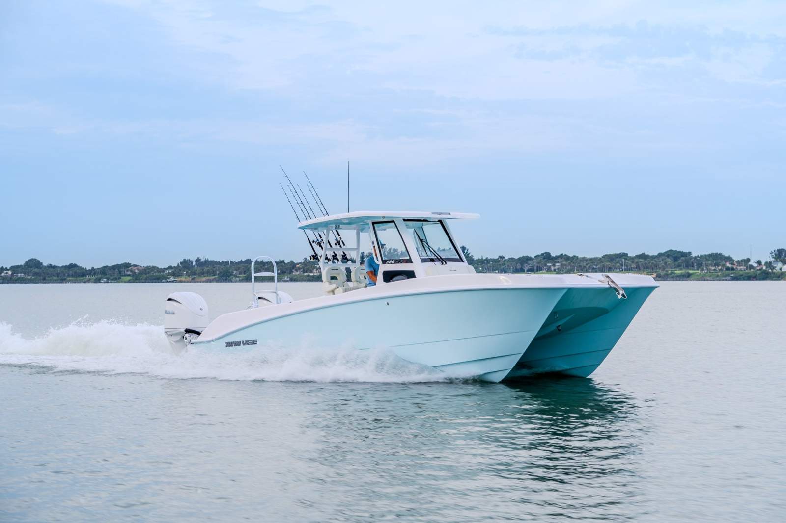 New Twin Vee Gfx2 280 Cc - Twin 300hp Yamaha Outboards On Licenced ...