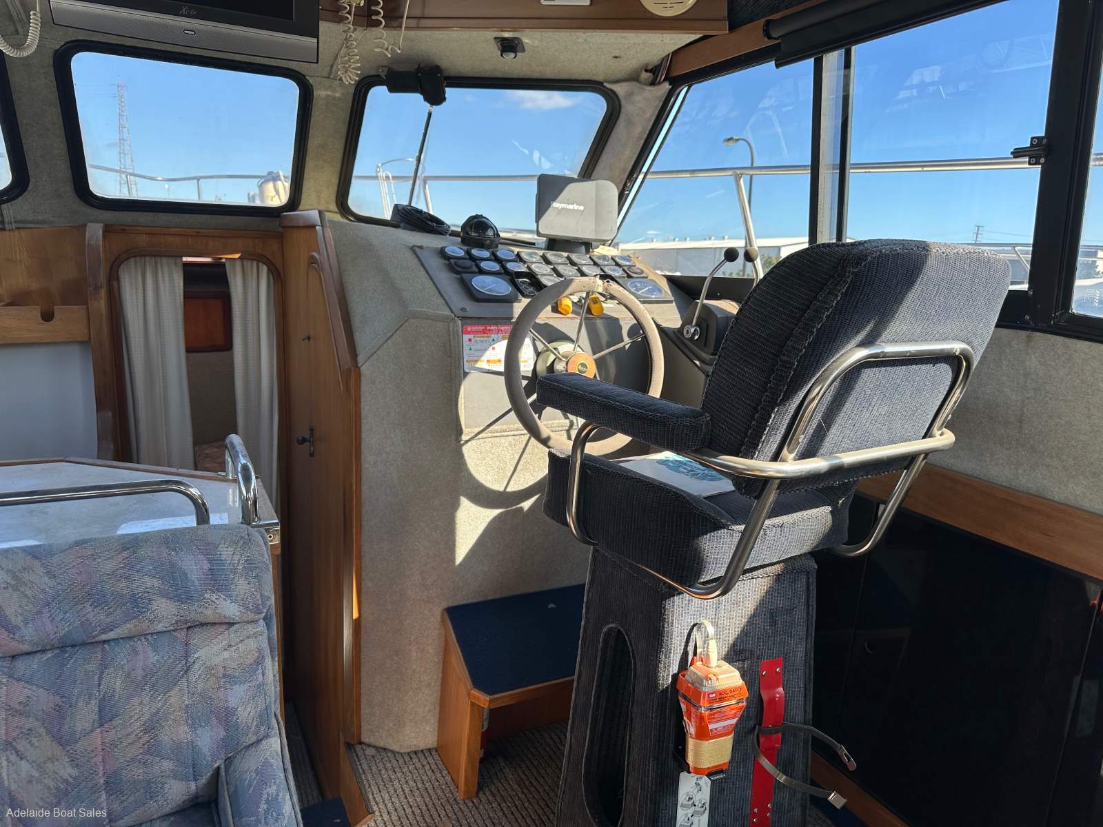 Randell 32 Flybridge Cruiser For Sale | Adelaide Boat Sales
