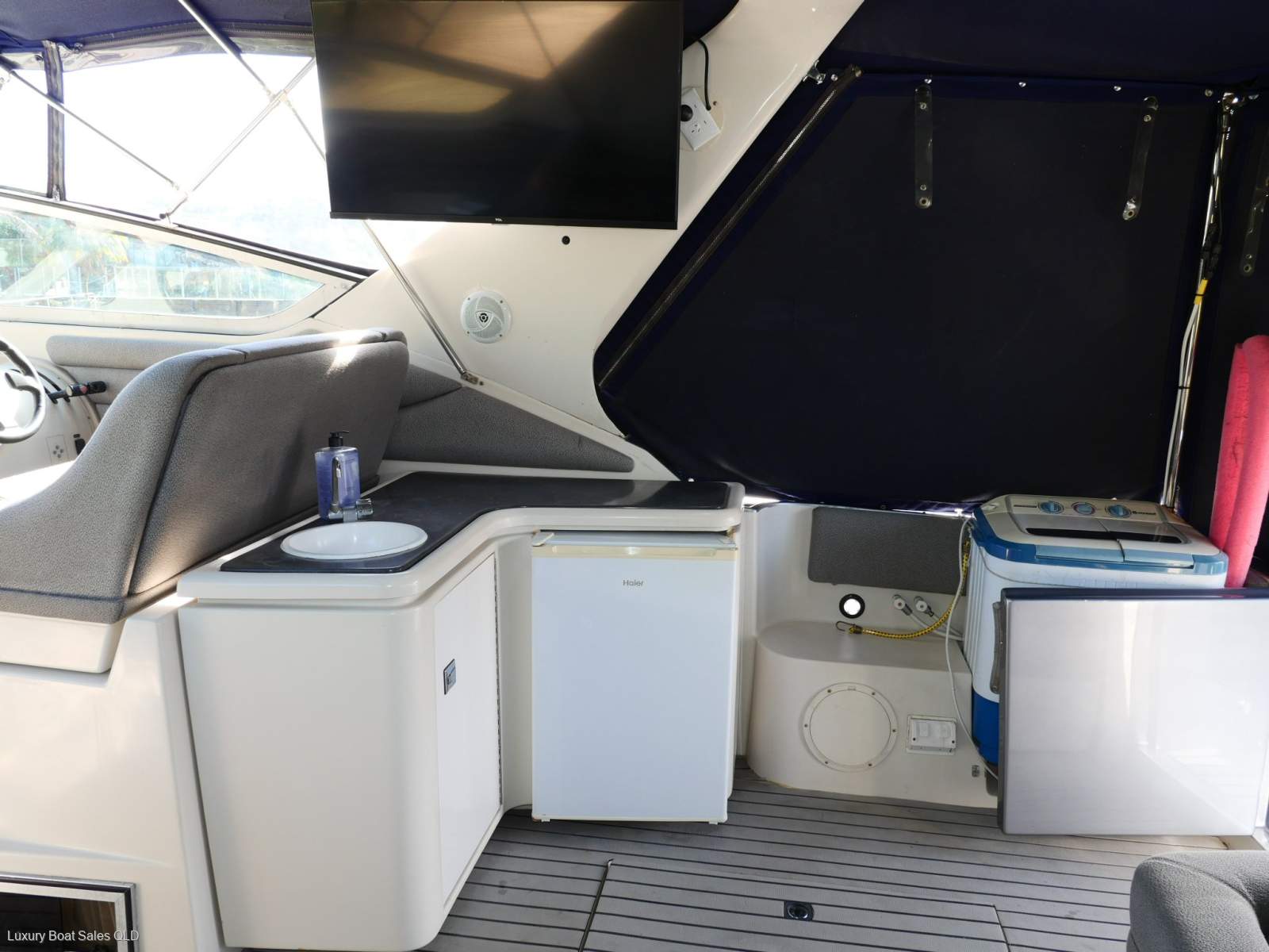 Used Regal Commodore 402 for Sale | Boats For Sale | Yachthub