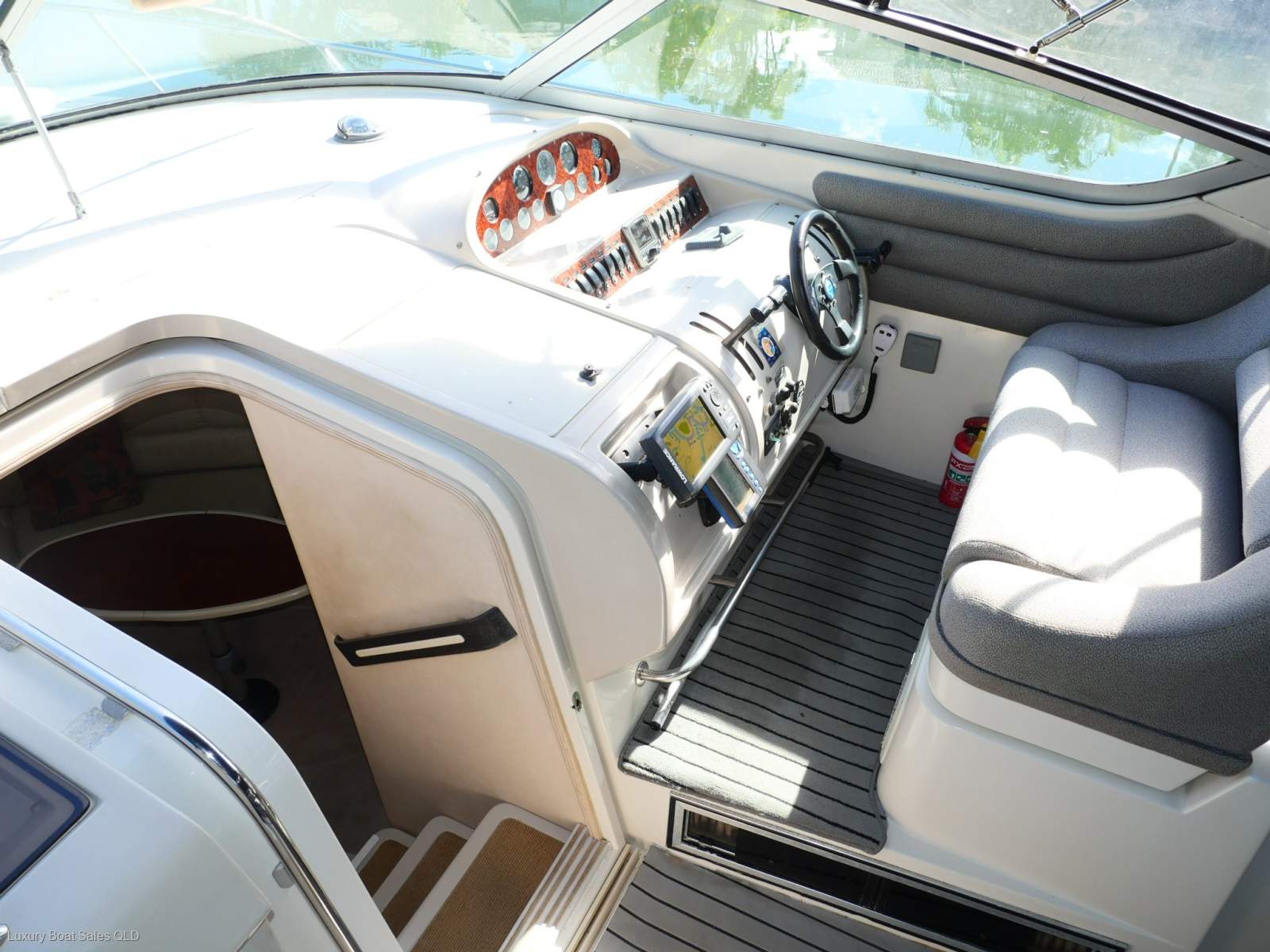 Used Regal Commodore 402 for Sale | Boats For Sale | Yachthub