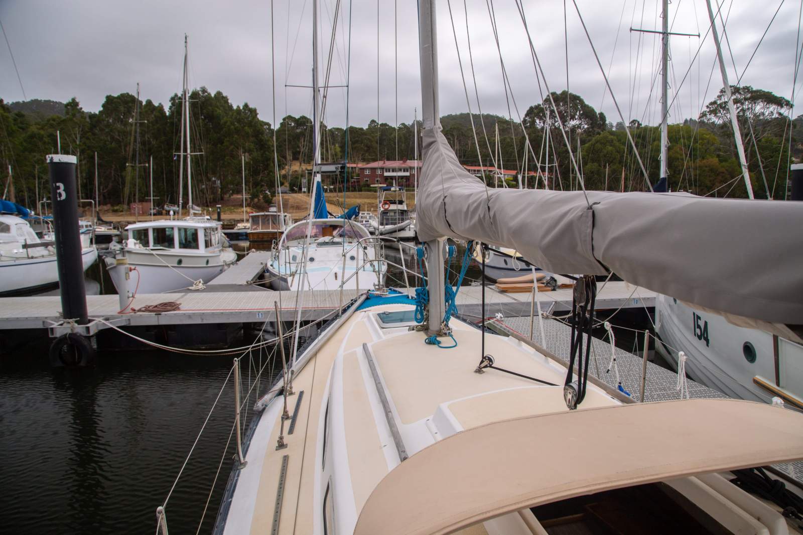 Sailmaster 845 EXCELLENT CONDITION, CAPABLE AND WELL EQUIPPED! For Sale ...