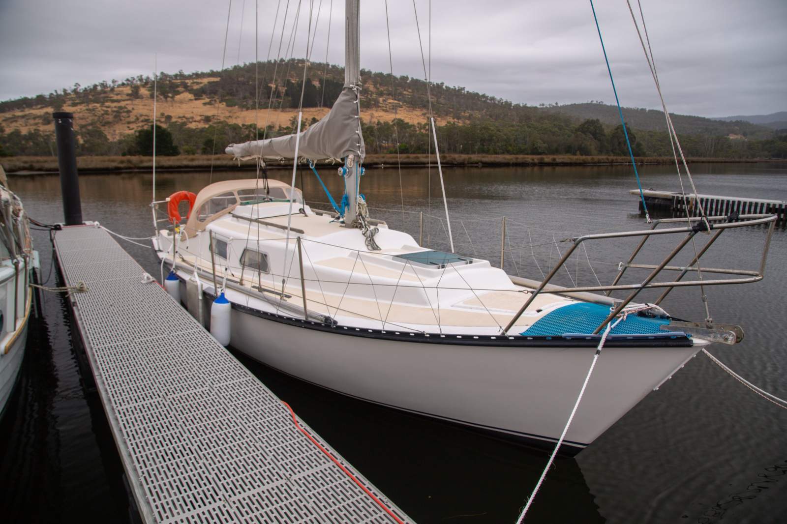 Sailmaster 845 EXCELLENT CONDITION, CAPABLE AND WELL EQUIPPED! For Sale ...