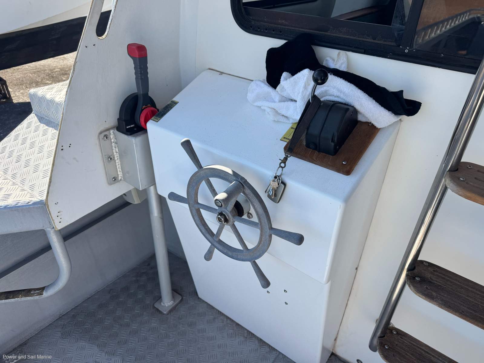 Image Cray Boat 10/10 Condition For Sale | Power and Sail