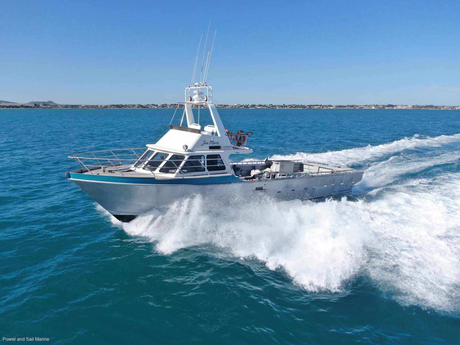 Image Cray Boat 10/10 Condition For Sale | Power and Sail