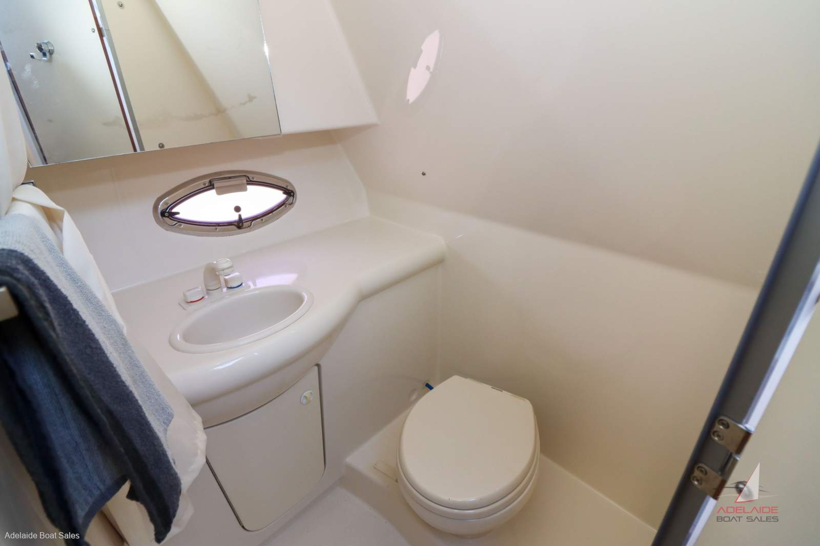 Bayliner 340 Sports Cruiser For Sale | Adelaide Boat Sales