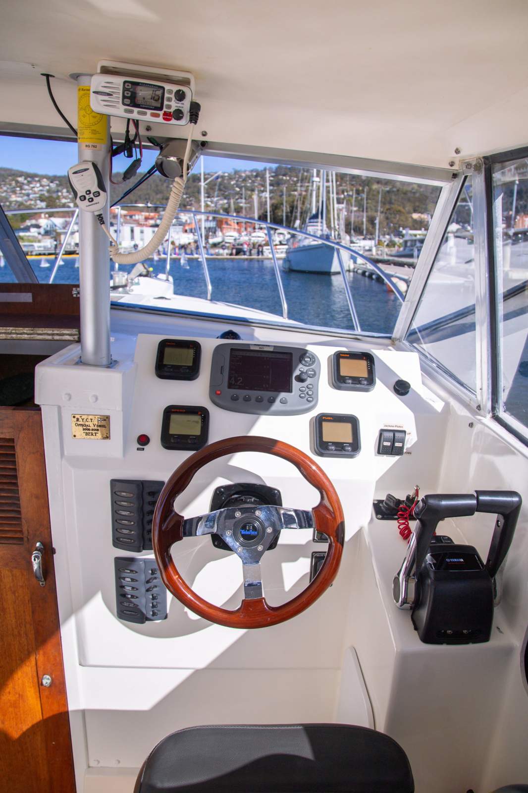 Used Bertram 25 Flybridge Outboards, New Saloon/galley, Great Condition ...