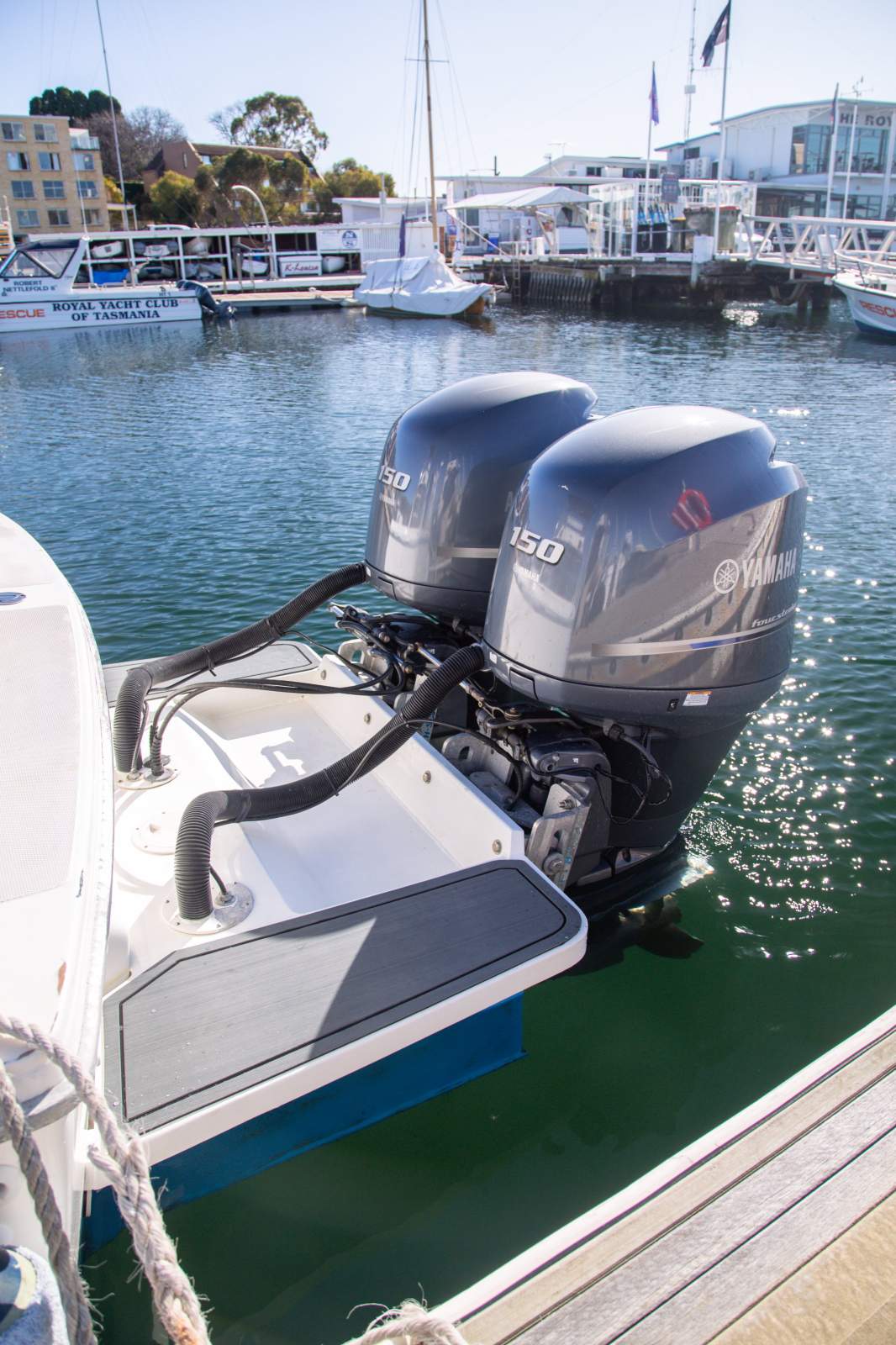 Bertram 25 Flybridge OUTBOARDS, NEW SALOON/GALLEY, GREAT CONDITION ...