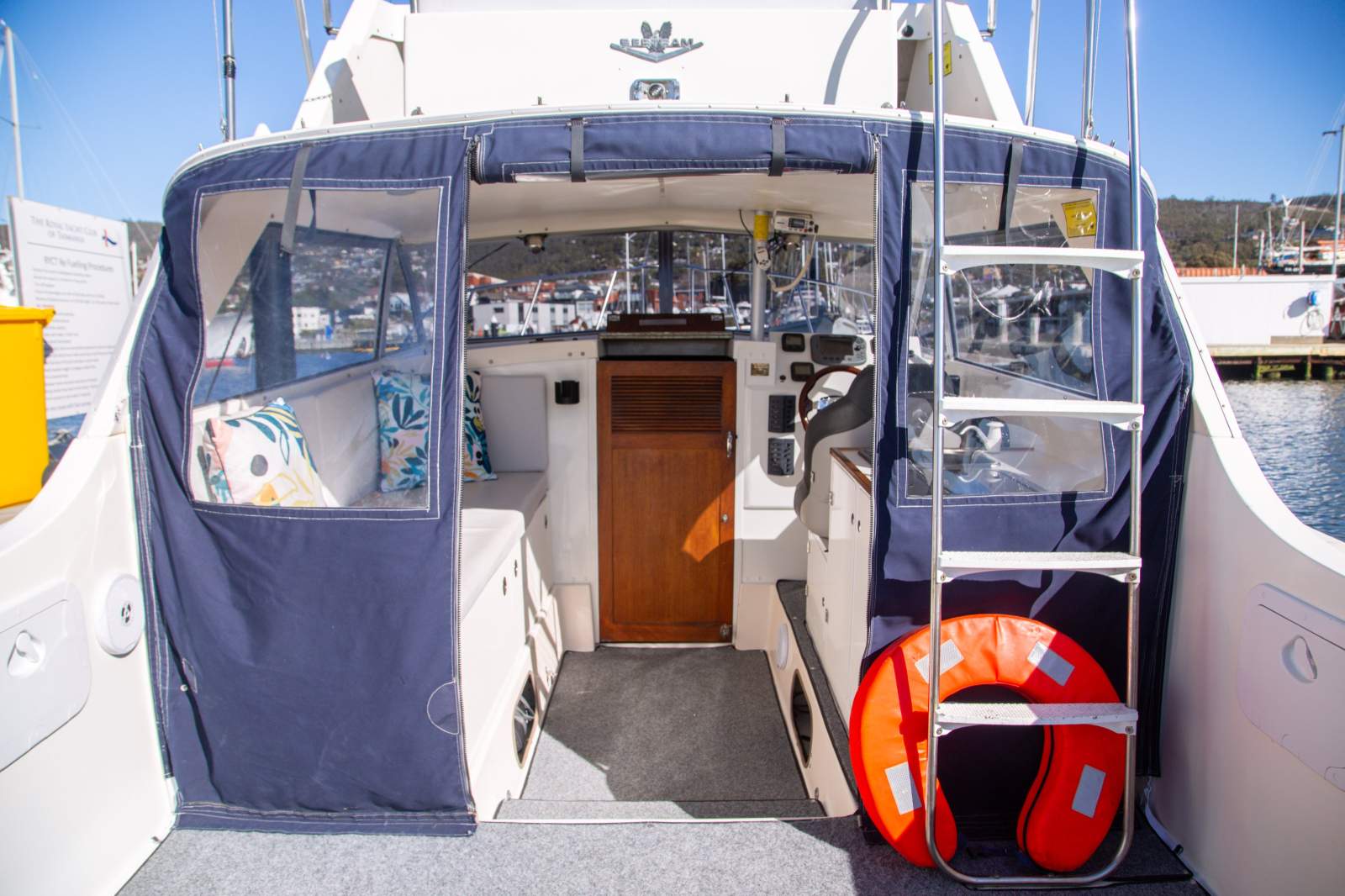 Bertram 25 Flybridge OUTBOARDS, NEW SALOON/GALLEY, GREAT CONDITION ...