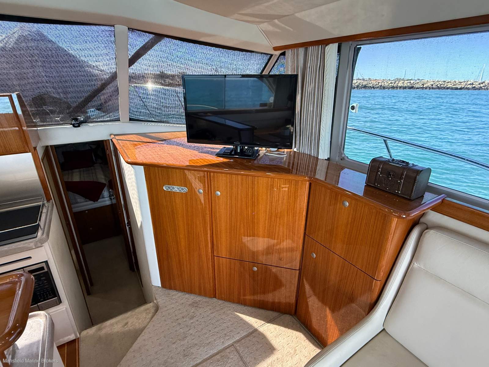 Caribbean 40 Flybridge Cruiser For Sale | Mansfield Marine