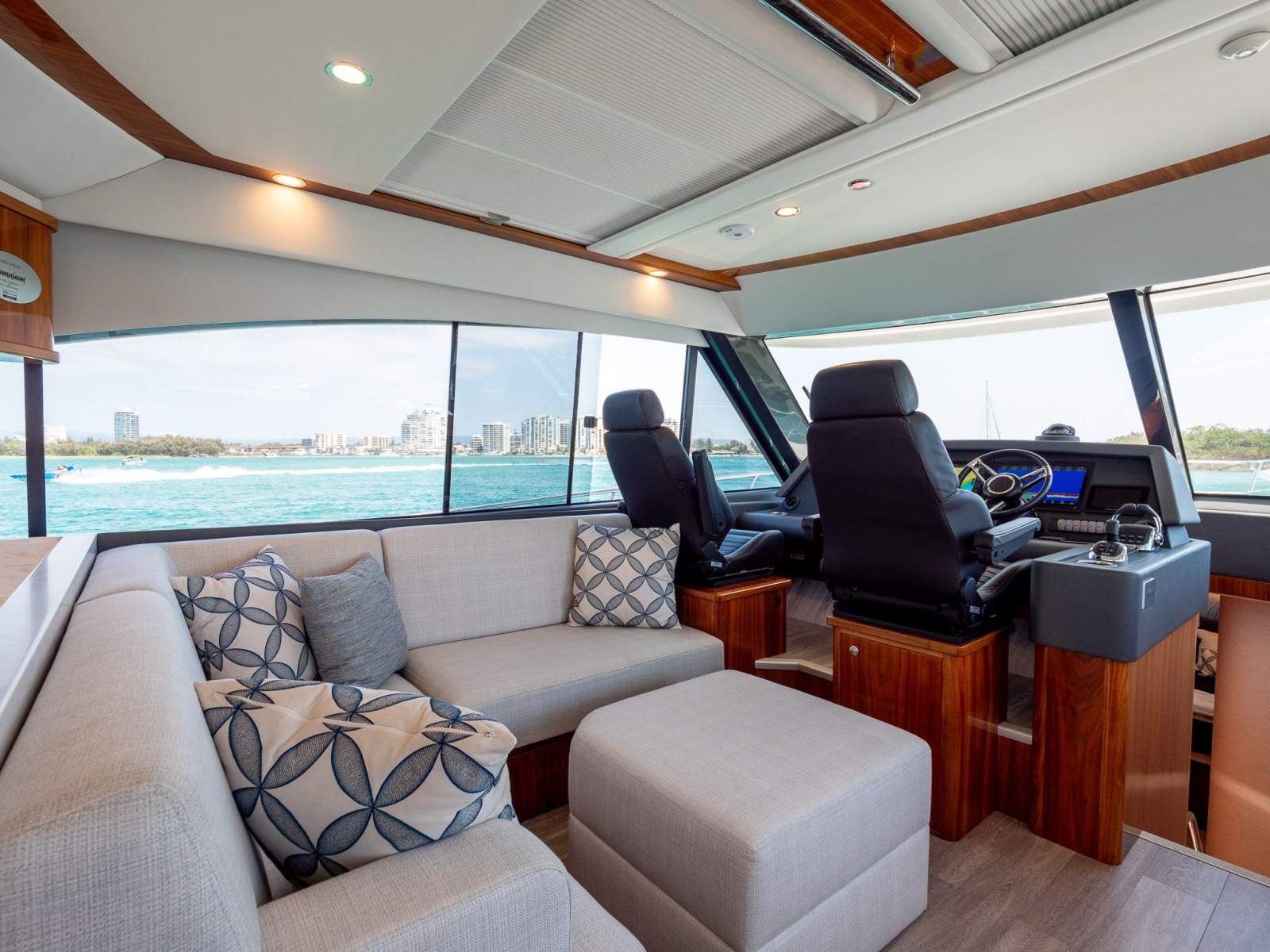 Used Riviera 545 Suv for Sale | Boats For Sale | Yachthub