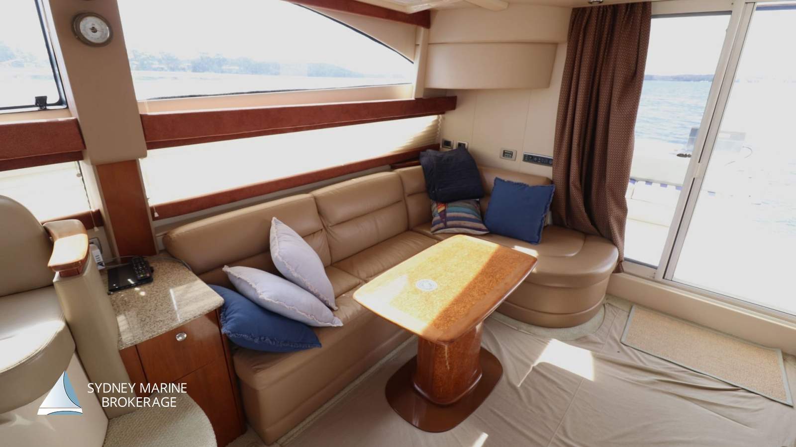 Used Meridian 391 Flybridge Cruiser for Sale | Boats For Sale | Yachthub