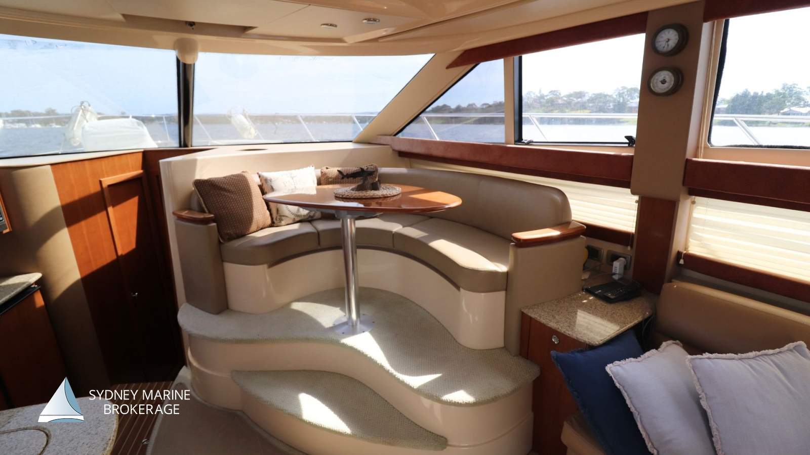 Used Meridian 391 Flybridge Cruiser for Sale | Boats For Sale | Yachthub