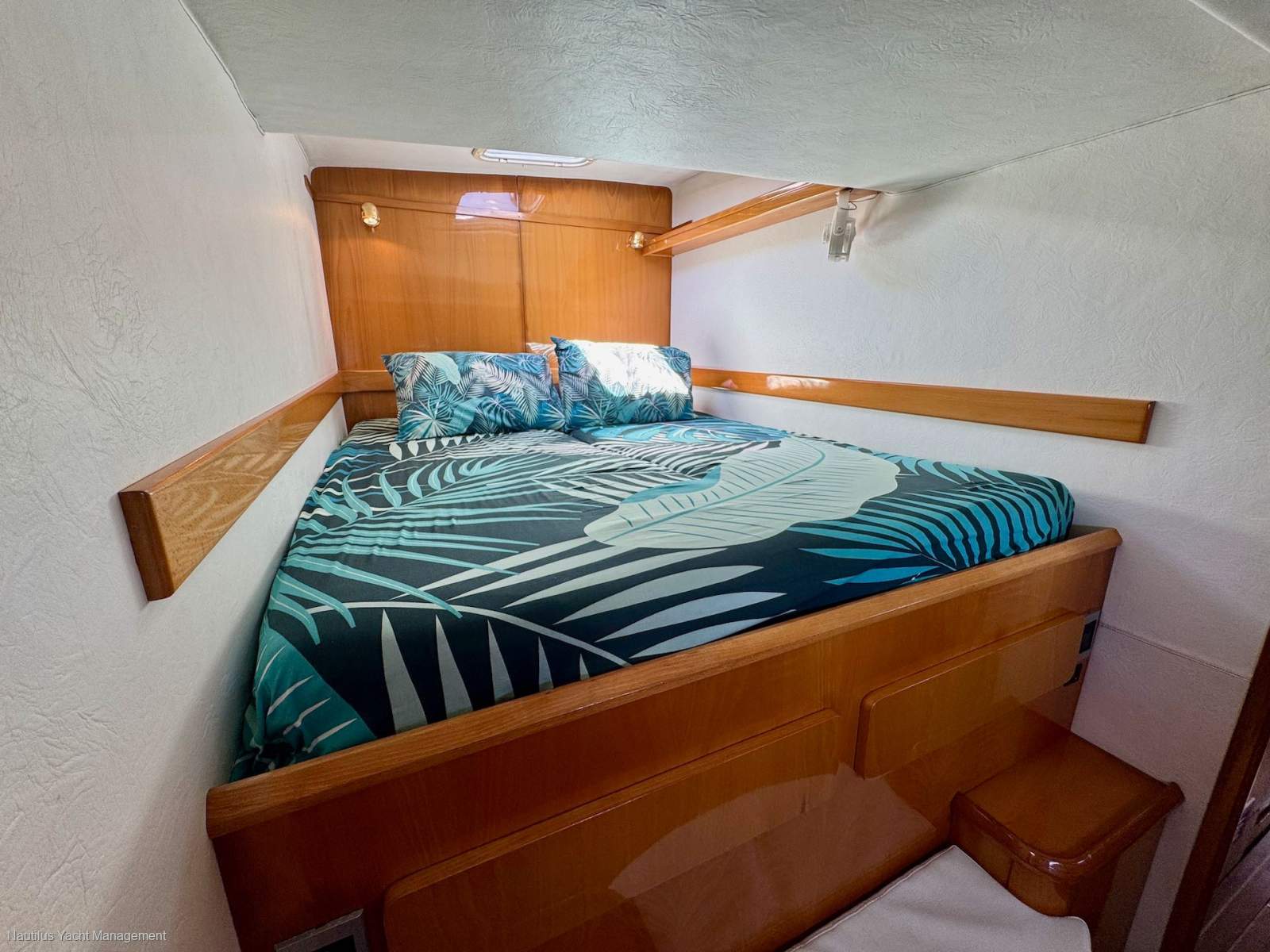 Used Privilege 435 Easy Cruise Model. 4 Cabins / 2 Hds. for Sale ...