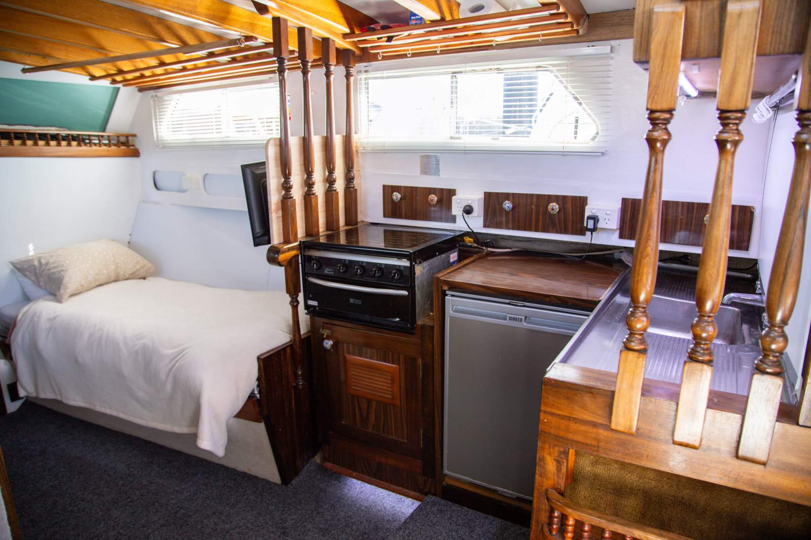 Used Roberts Waverunner 38 Ideal Liveaboard, Ready To Enjoy! for Sale ...