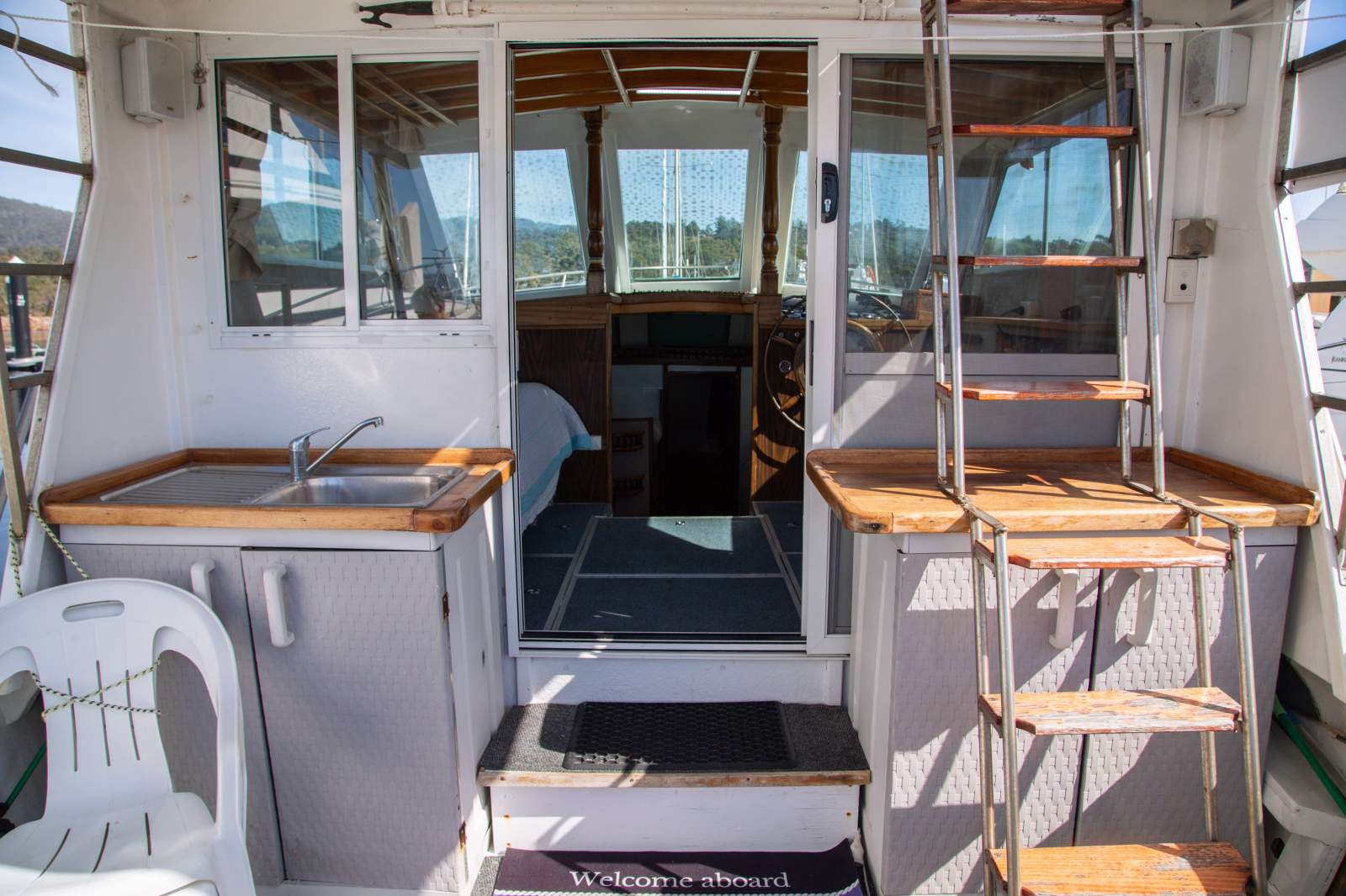 Used Roberts Waverunner 38 Ideal Liveaboard, Ready To Enjoy! for Sale ...