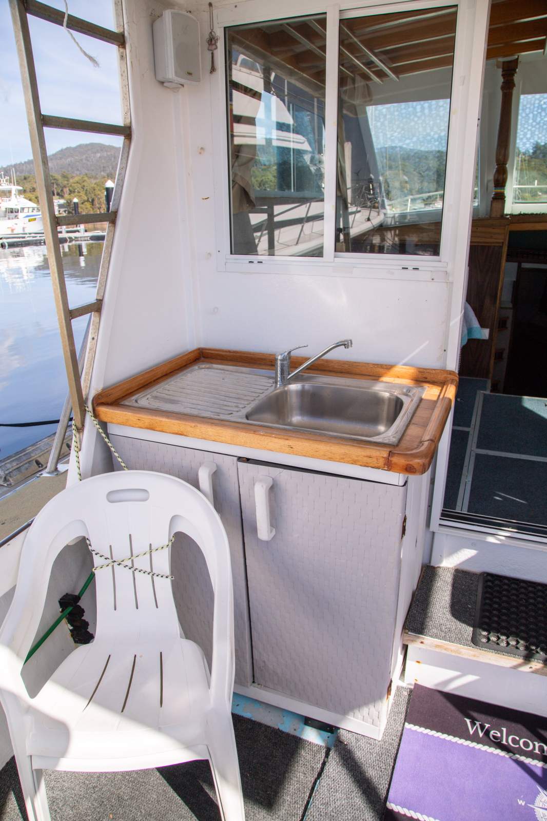 Used Roberts Waverunner 38 Ideal Liveaboard, Ready To Enjoy! for Sale ...