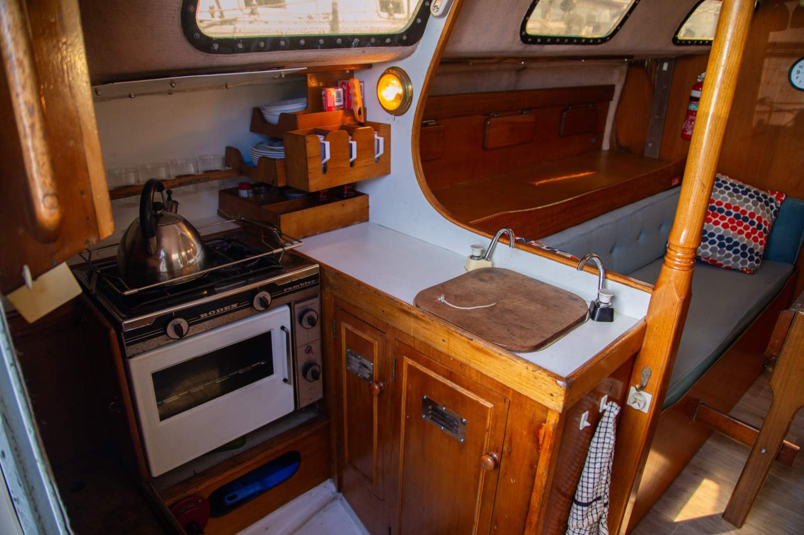 Doven 30 CAPABLE AND COMFORTABLE CRUISER/RACER For Sale | Derwent Boat ...