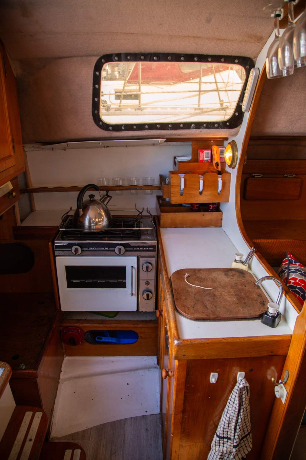 Doven 30 CAPABLE AND COMFORTABLE CRUISER/RACER For Sale | Derwent Boat ...