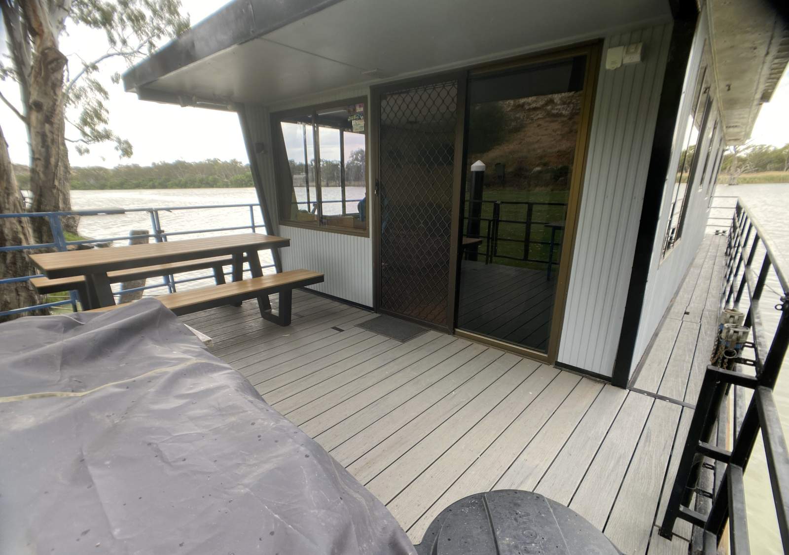 Used "maggie C" Two Deck, Three Bed, Pontoon Houseboat. for Sale ...