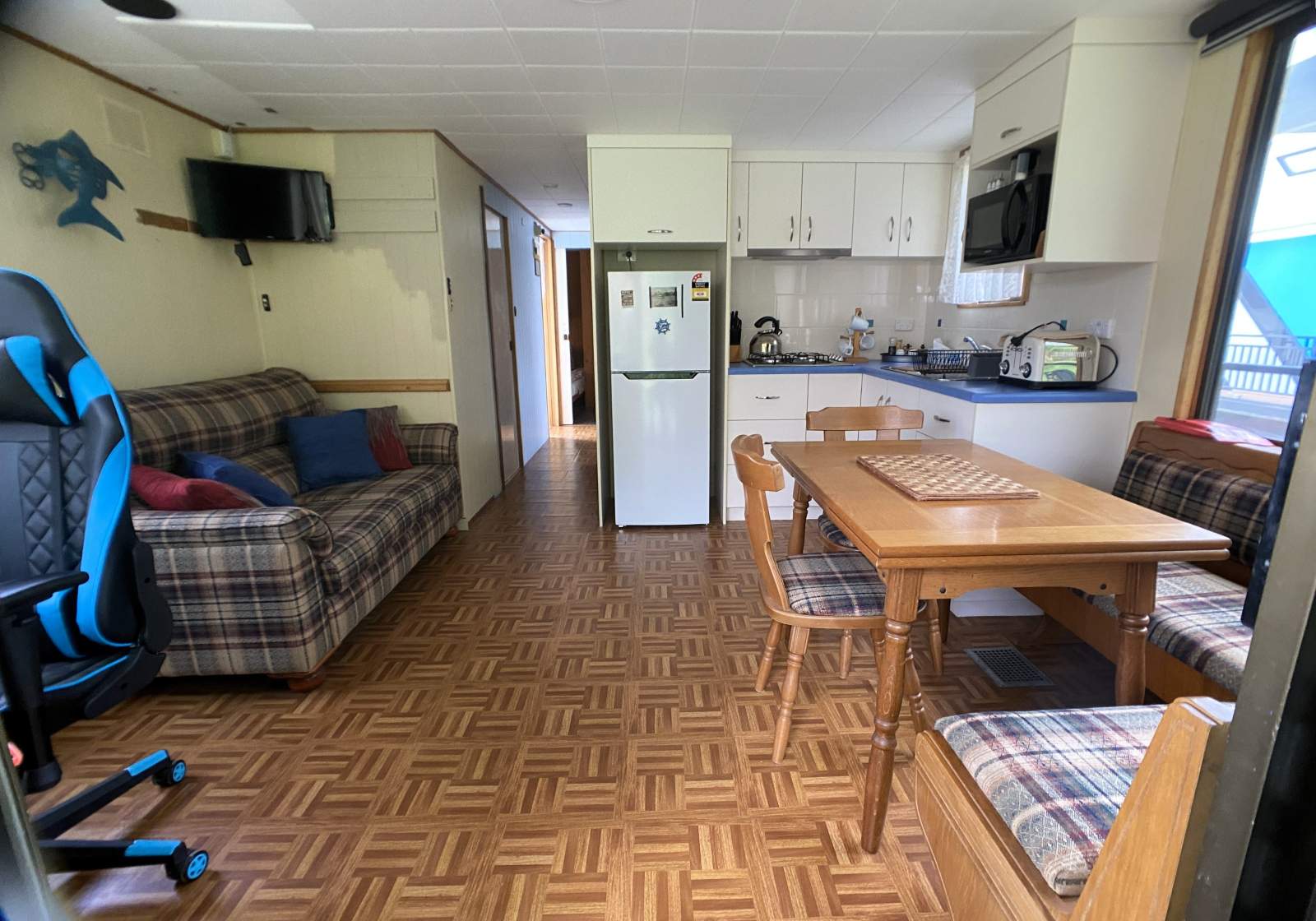 Used "maggie C" Two Deck, Three Bed, Pontoon Houseboat. for Sale ...