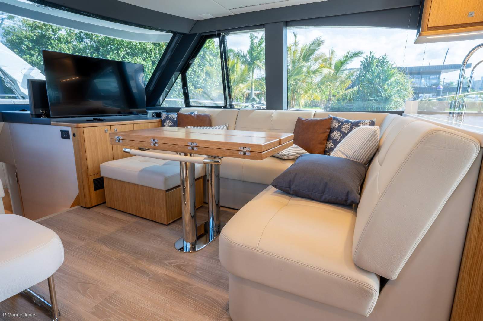 Used Riviera 58 Sports Motor Yacht for Sale | Boats For Sale | Yachthub