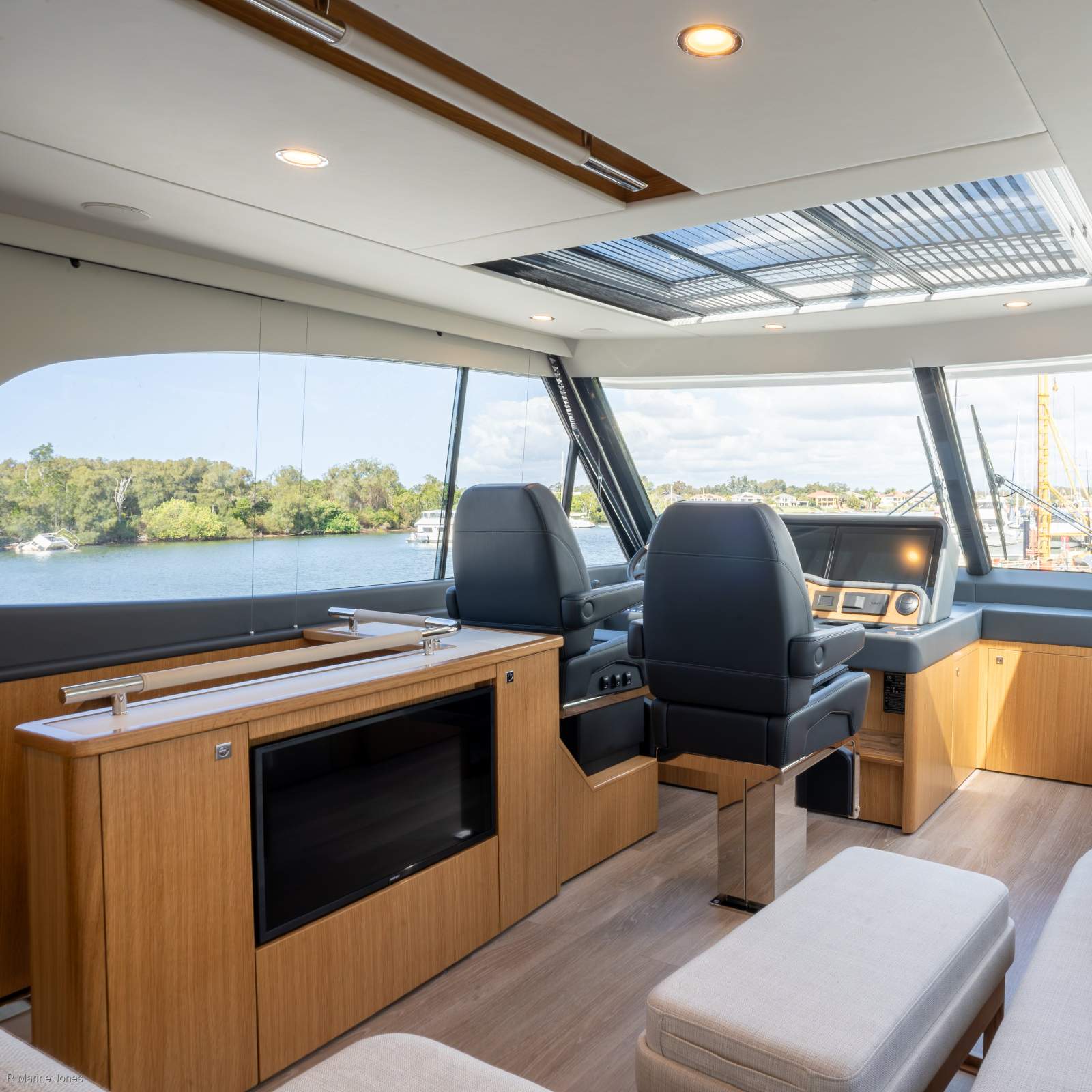 Riviera 58 Sports Motor Yacht - R Marine Jones | Riviera Boats for Sale ...