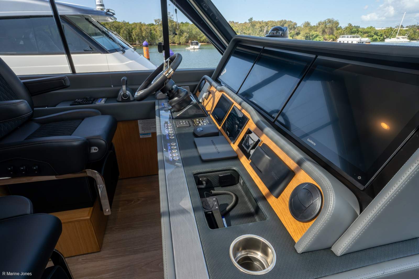 Riviera 58 Sports Motor Yacht - R Marine Jones | Riviera Boats for Sale ...