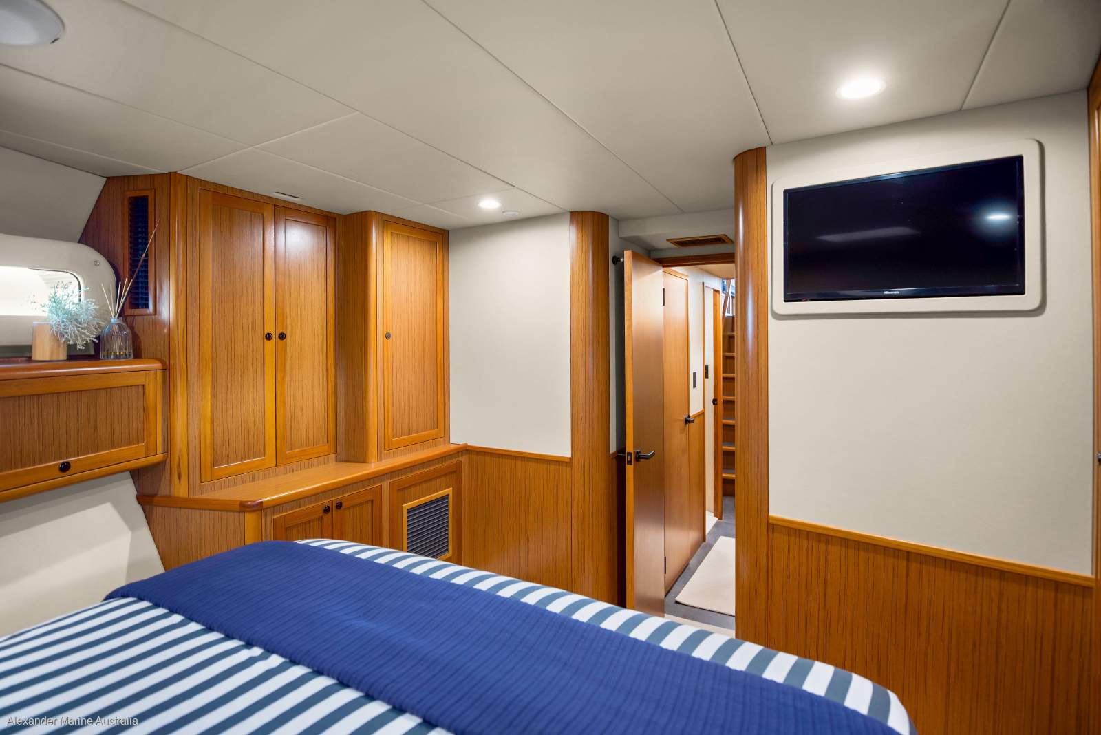 Used North Point Boat Lifters 18.7m Expedition Motor Yacht for Sale ...