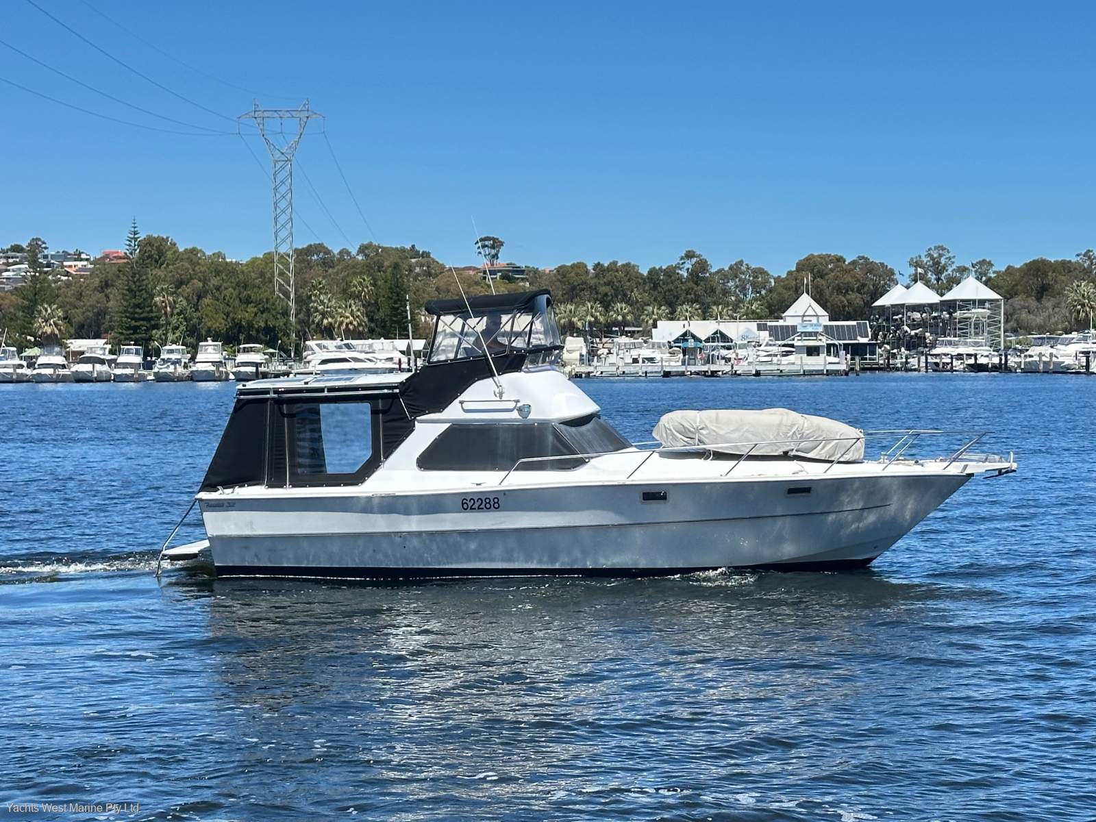 Randell 32 Flybridge Cruiser " Cummins Shaft drive and BOW THRUSTER ...