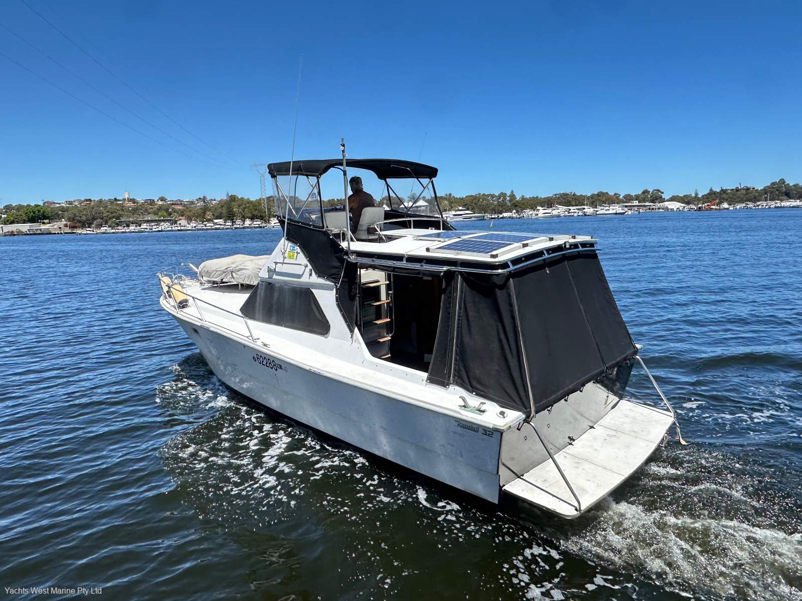 Randell 32 Flybridge Cruiser " Cummins Shaft drive and BOW THRUSTER ...
