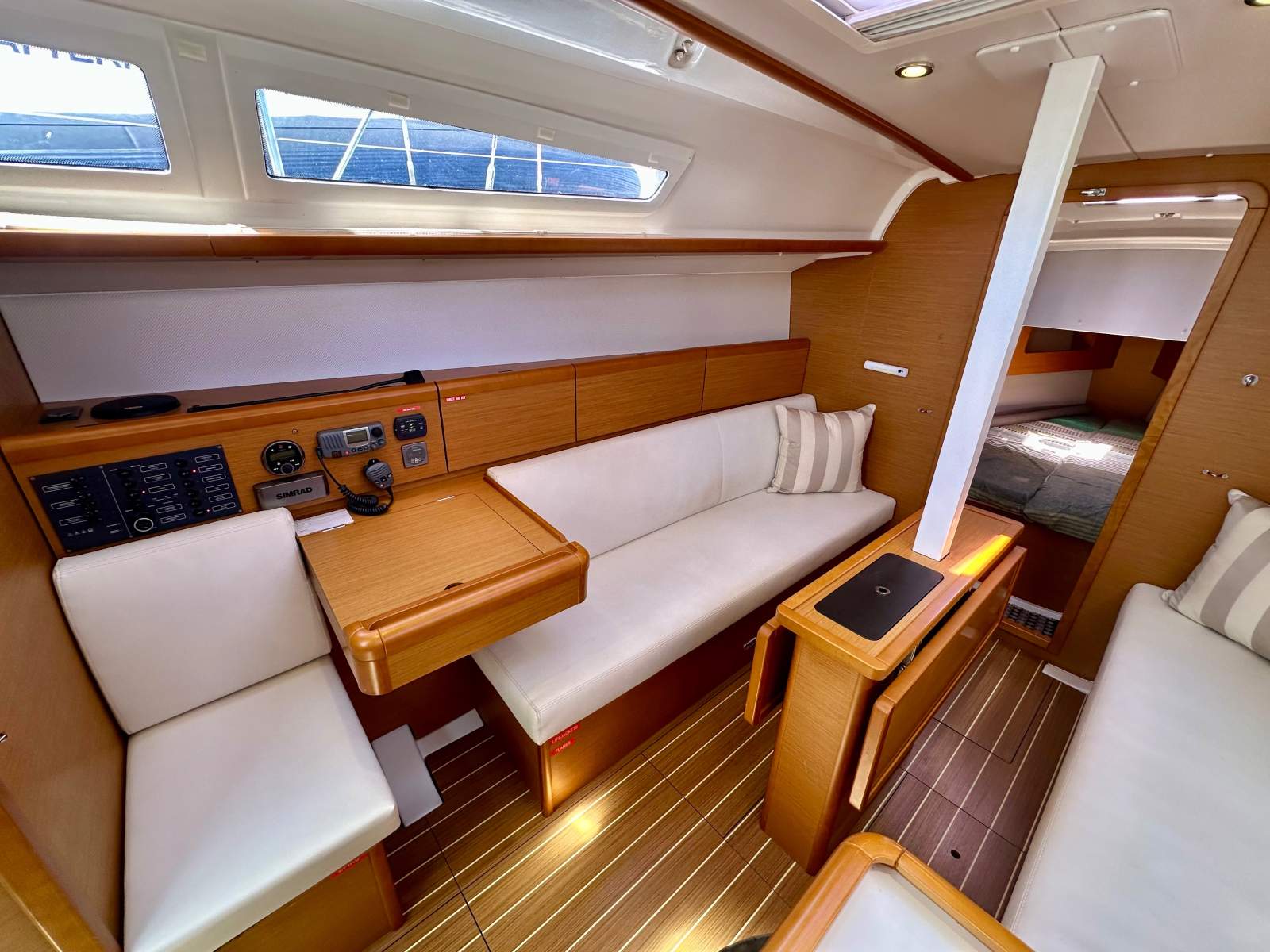 Used Jeanneau Sun Odyssey 33i 2013 Immaculate Condition for Sale ...