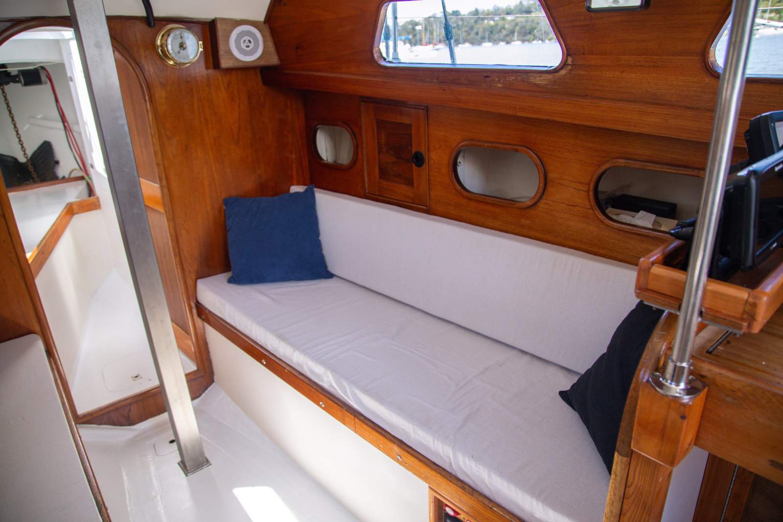Used Sailmaster 845 Excellent Condition, Superbly Upgraded! for Sale ...
