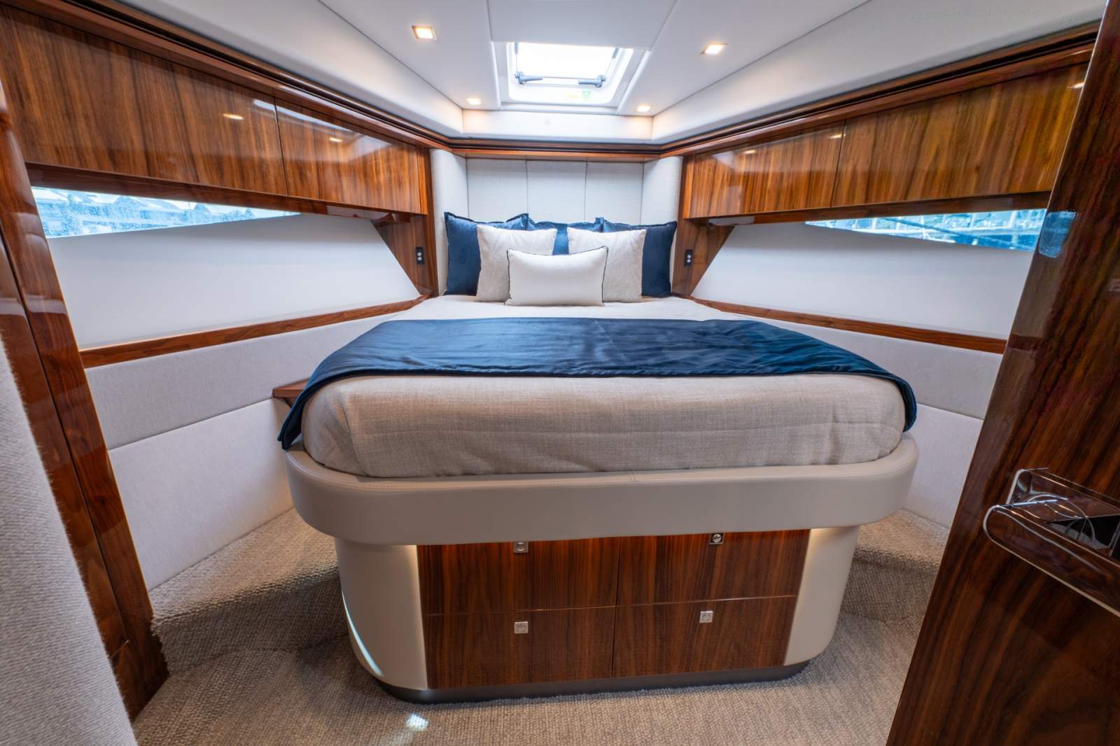 Used Riviera 5400 Sport Yacht Platinum Edition for Sale | Boats For ...