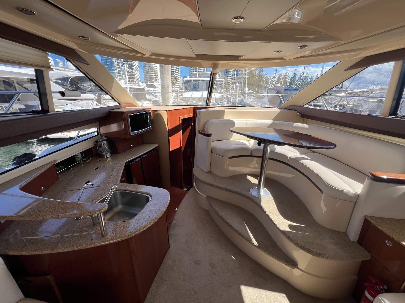 Used Meridian 391 Flybridge Cruiser for Sale | Boats For Sale | Yachthub