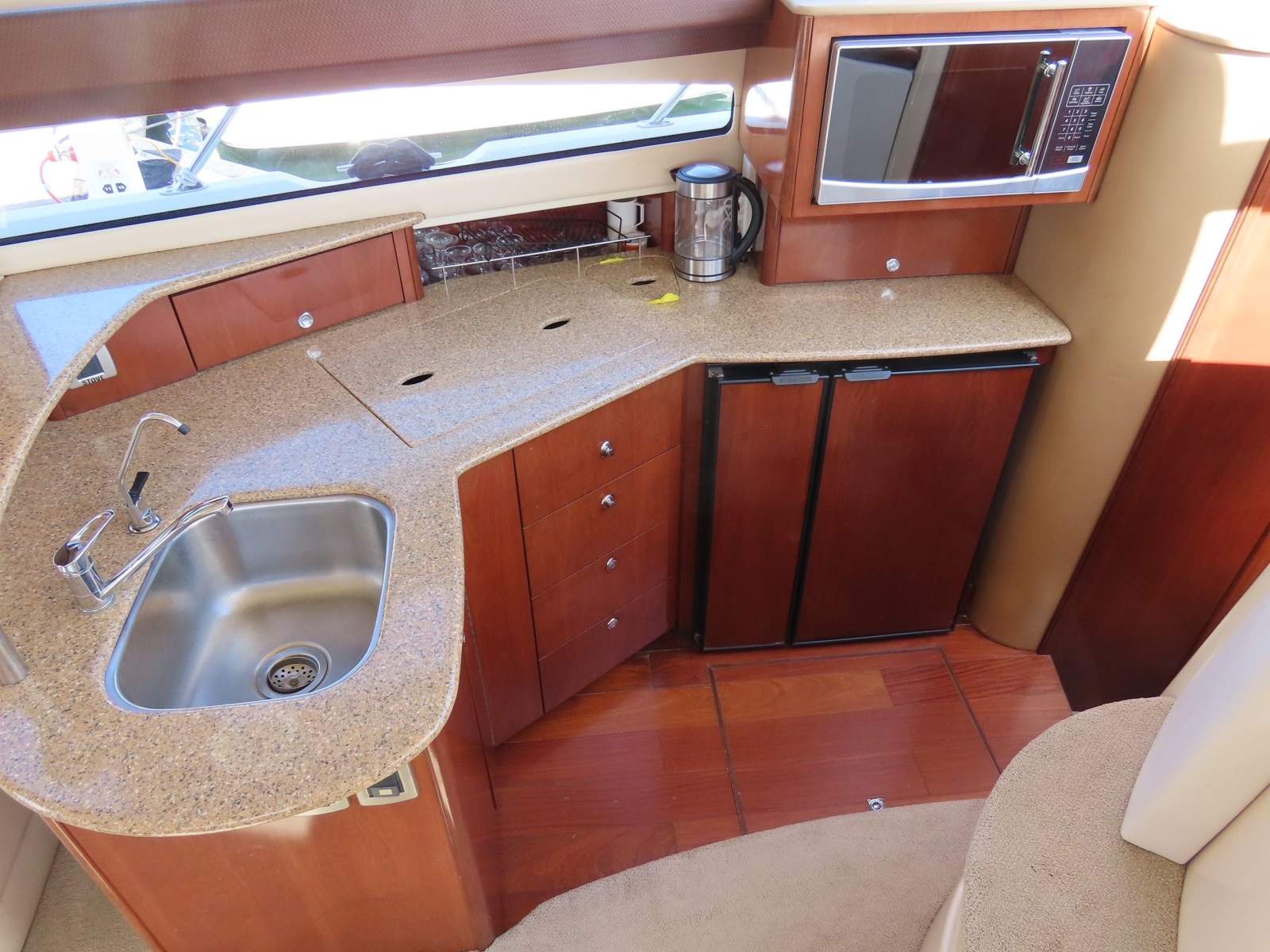 Used Meridian 391 Flybridge Cruiser for Sale | Boats For Sale | Yachthub