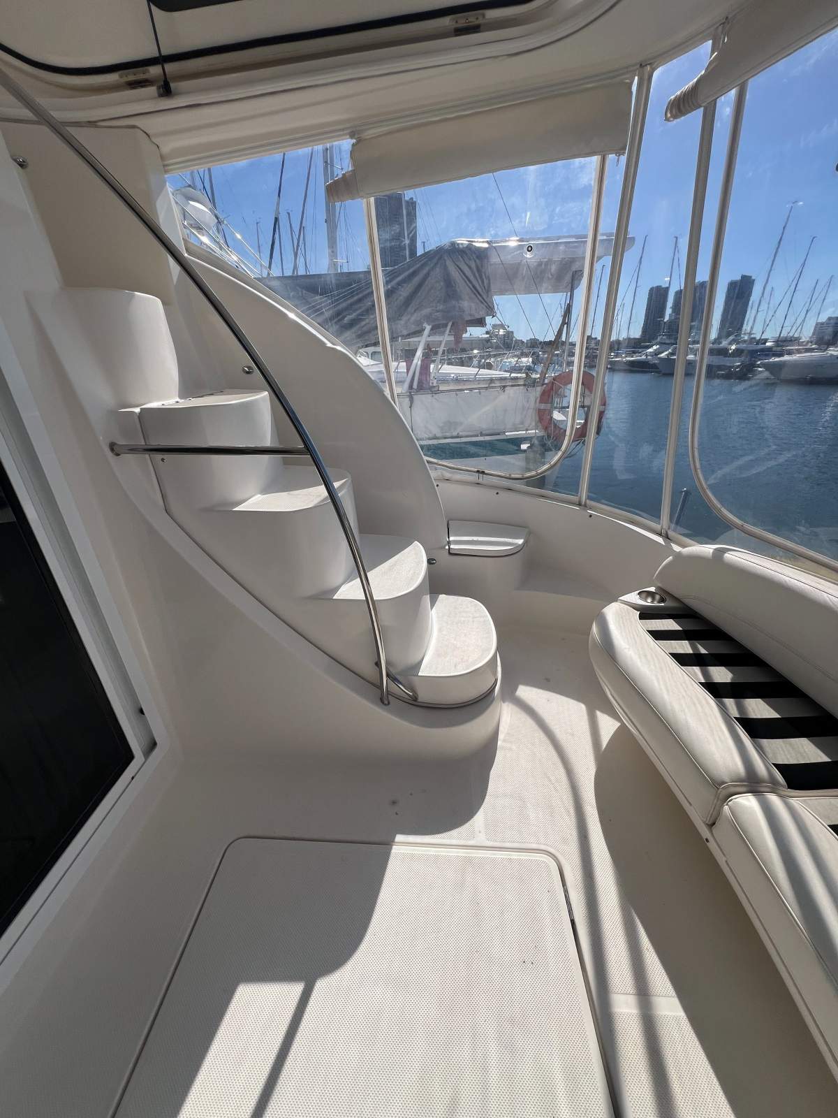 Used Meridian 391 Flybridge Cruiser for Sale | Boats For Sale | Yachthub