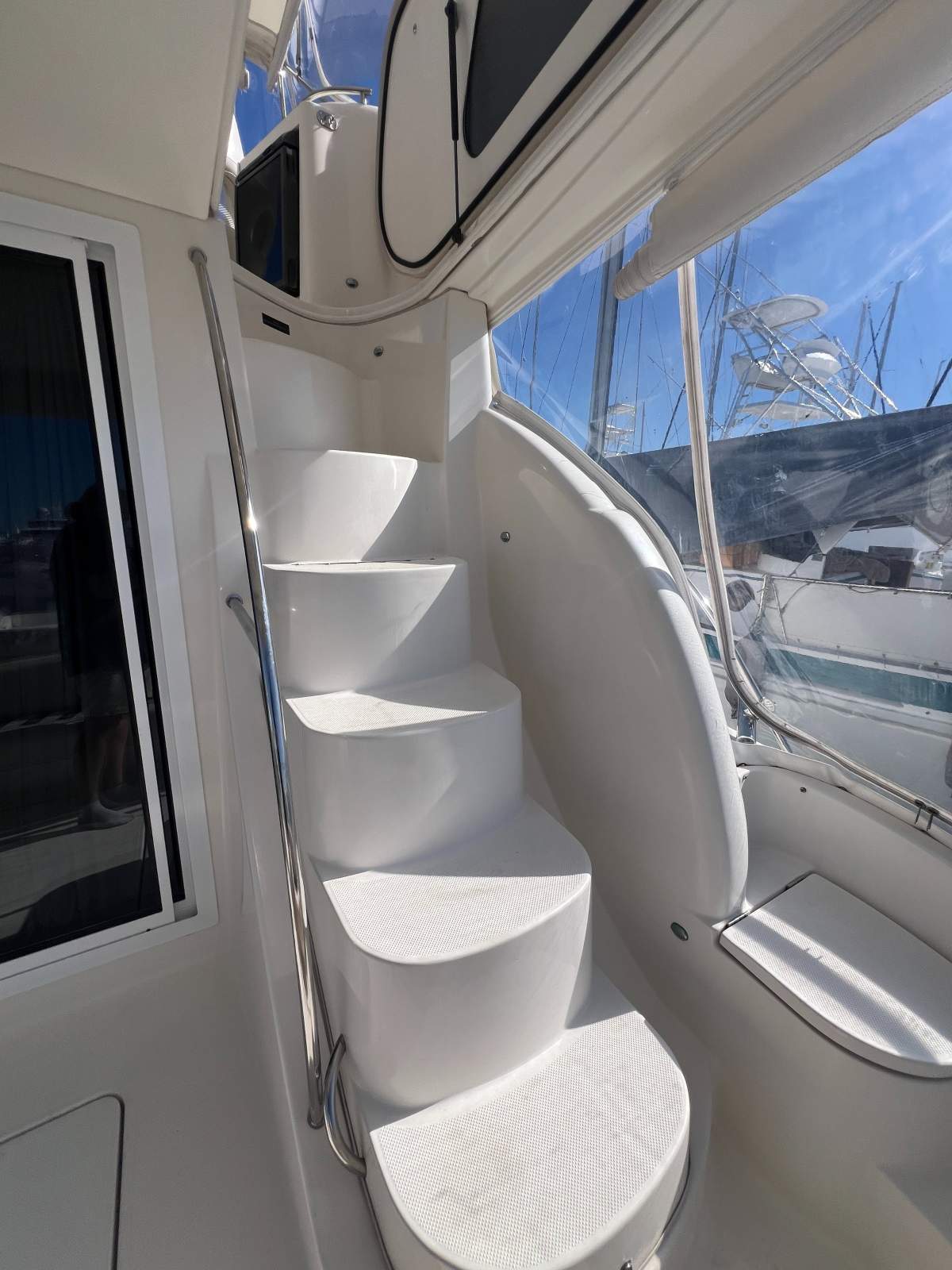 Used Meridian 391 Flybridge Cruiser for Sale | Boats For Sale | Yachthub