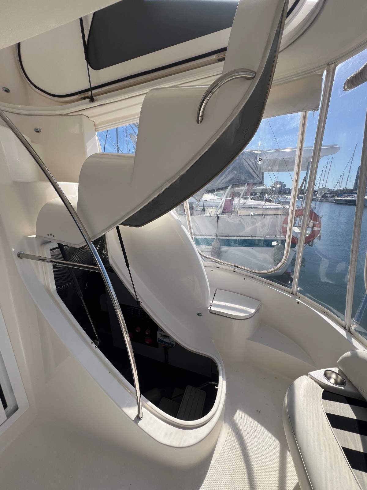 Used Meridian 391 Flybridge Cruiser for Sale | Boats For Sale | Yachthub