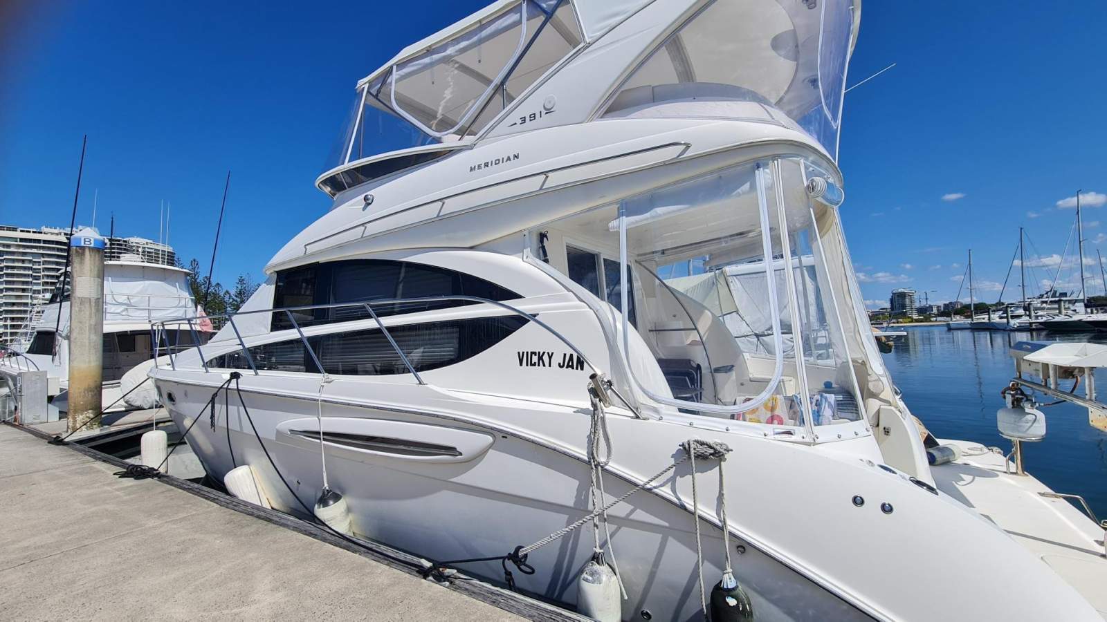 Used Meridian 391 Flybridge Cruiser for Sale | Boats For Sale | Yachthub