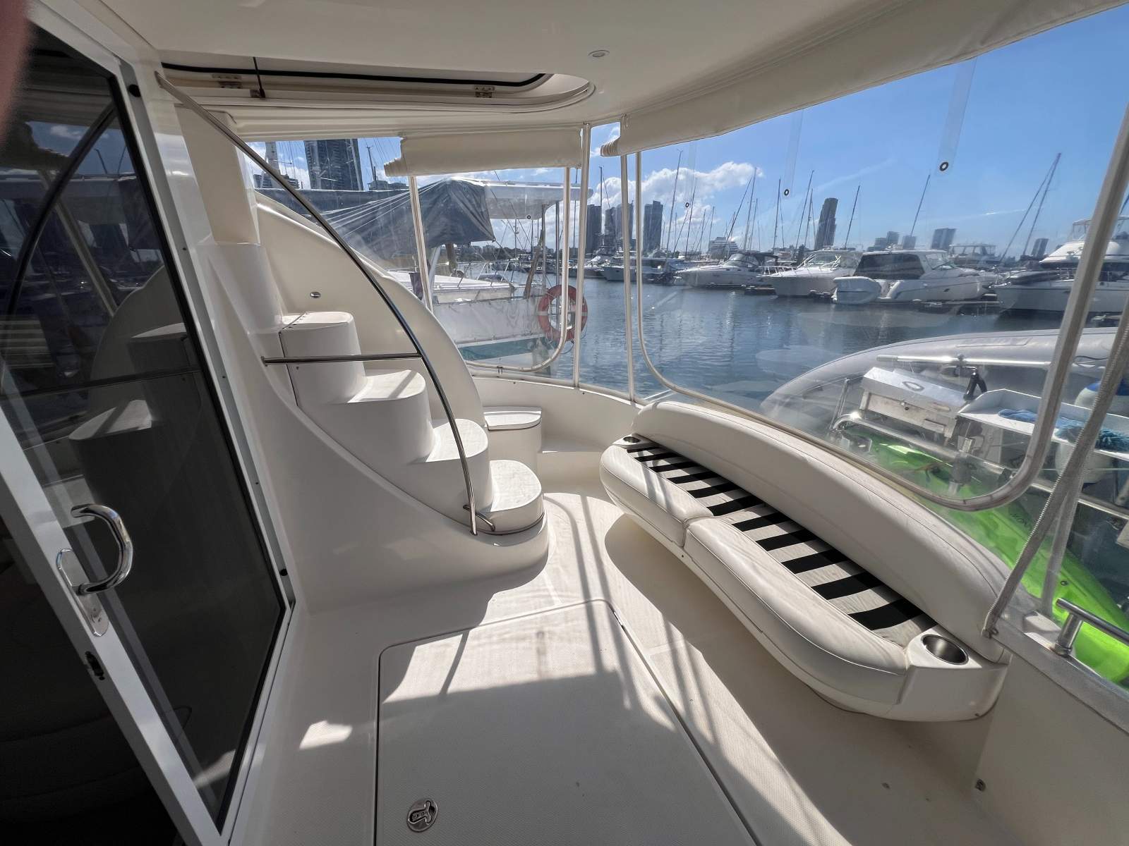 Used Meridian 391 Flybridge Cruiser for Sale | Boats For Sale | Yachthub
