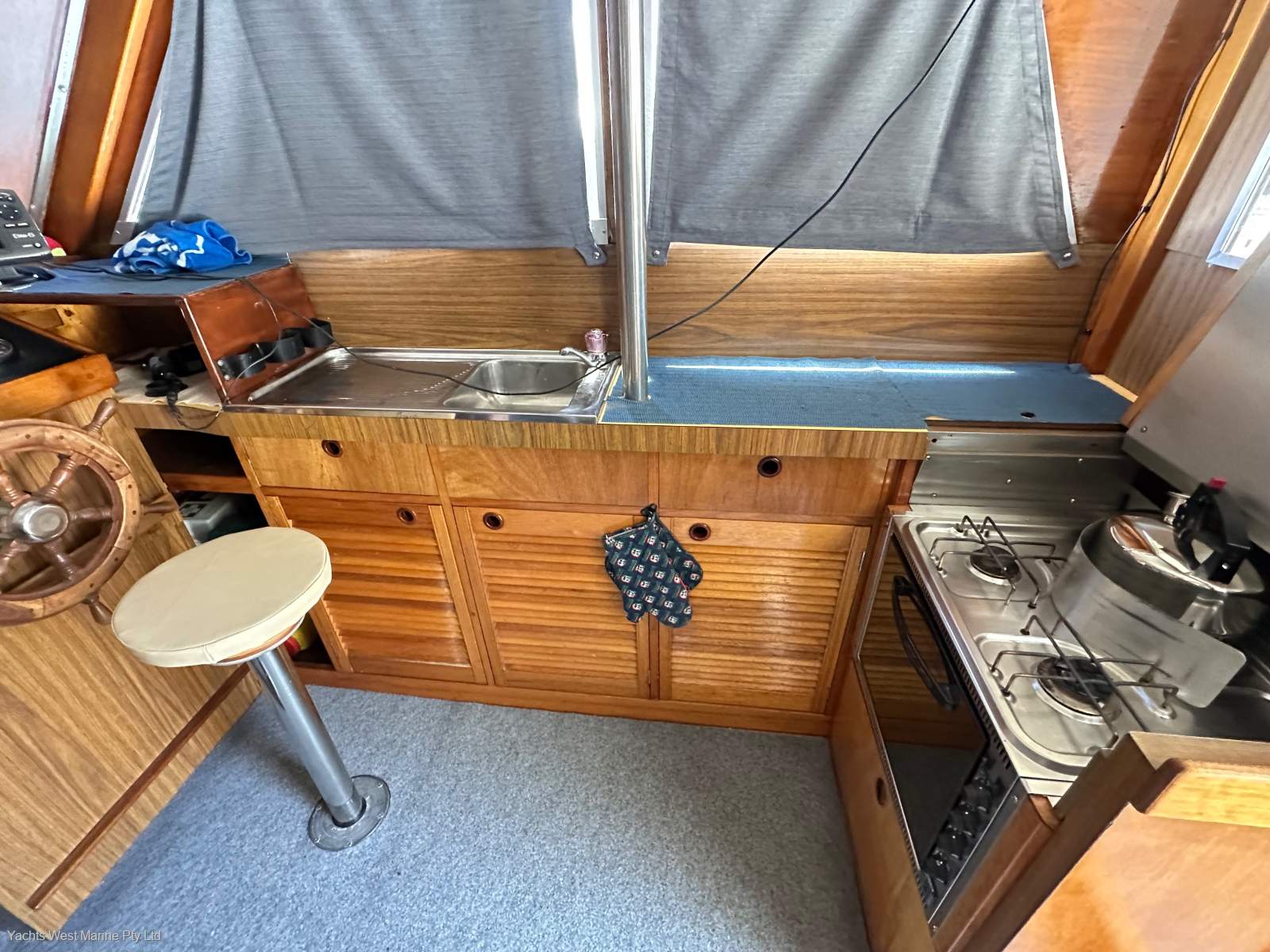 Used Fury 32 Flybridge Cruiser Repowered With Iveco 270 Hp for Sale ...