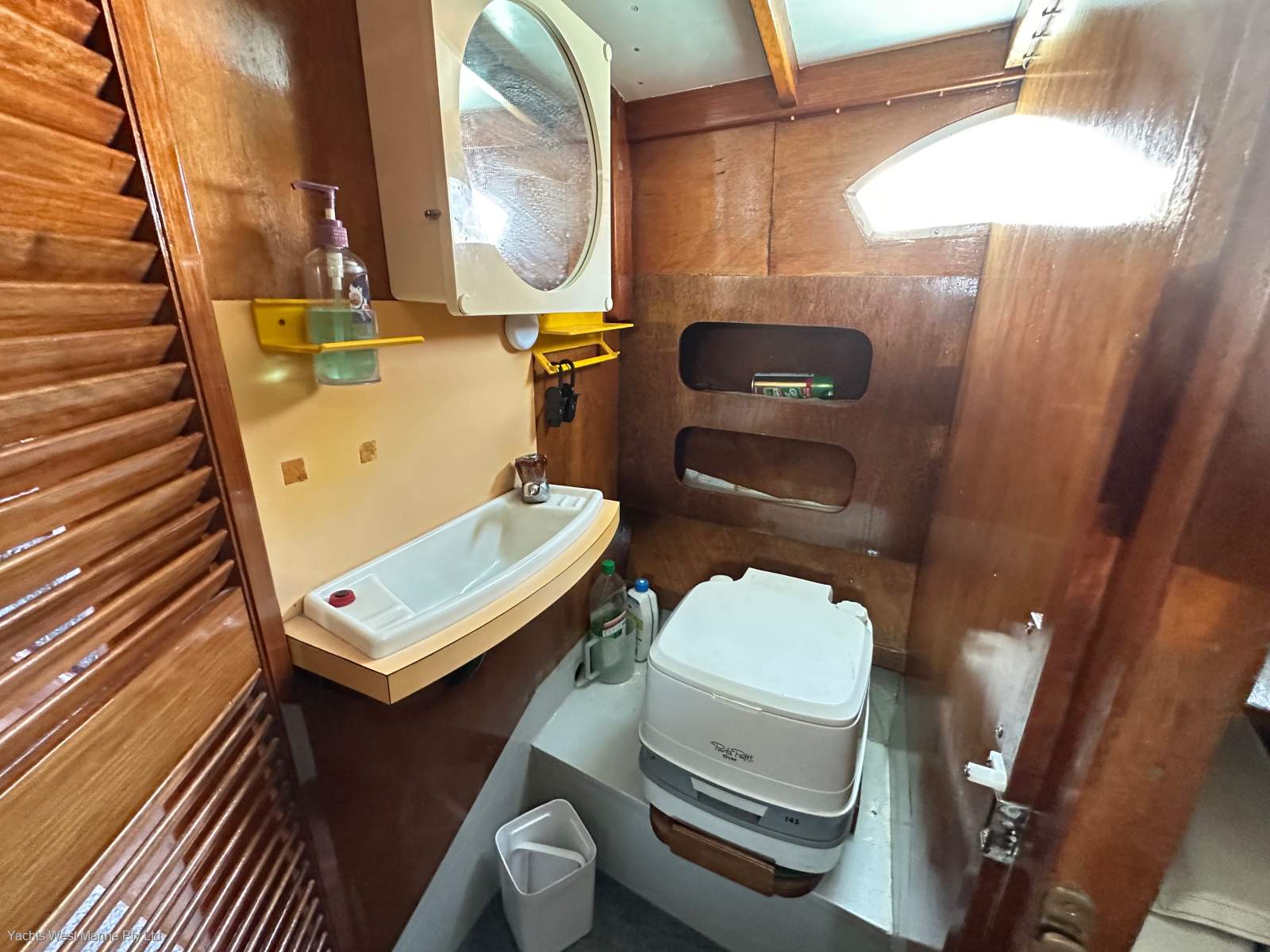Used Fury 32 Flybridge Cruiser Repowered With Iveco 270 Hp for Sale ...