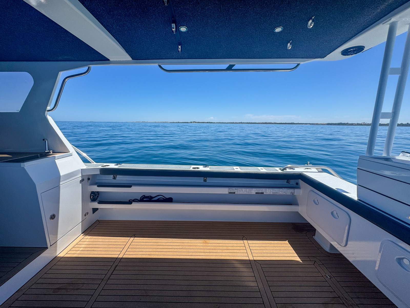Razerline Olympian XL 10.5 For Sale | Oceaneer Marine