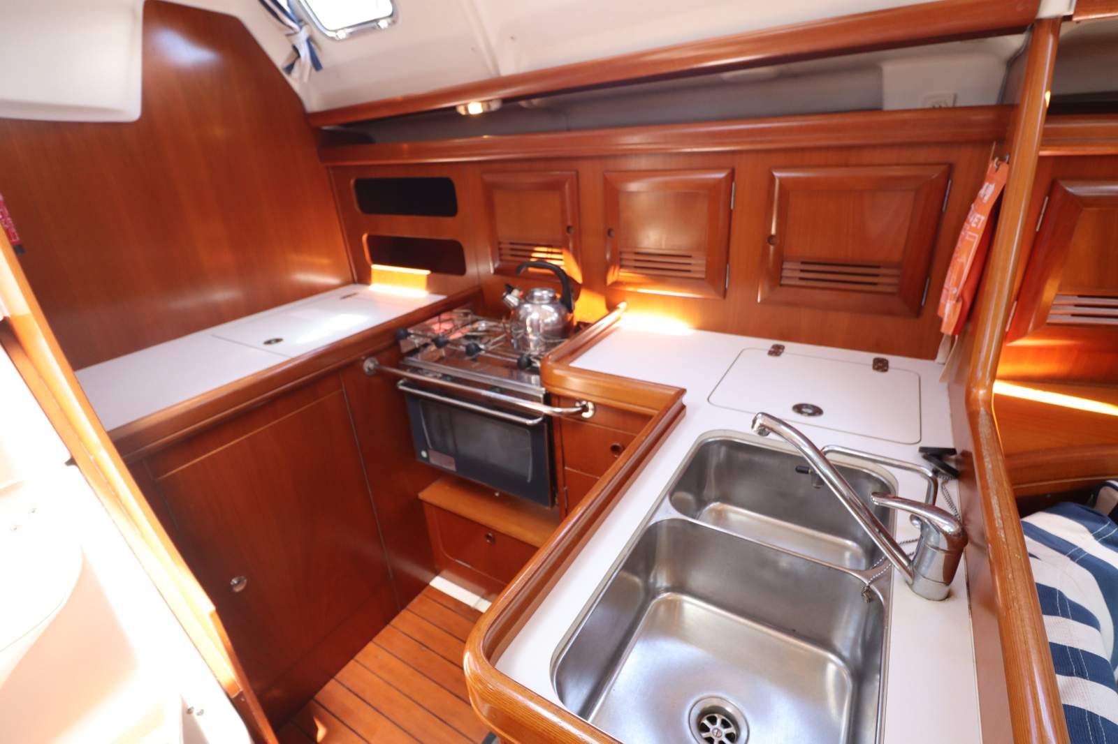 Used Beneteau Oceanis 393 for Sale | Yachts For Sale | Yachthub