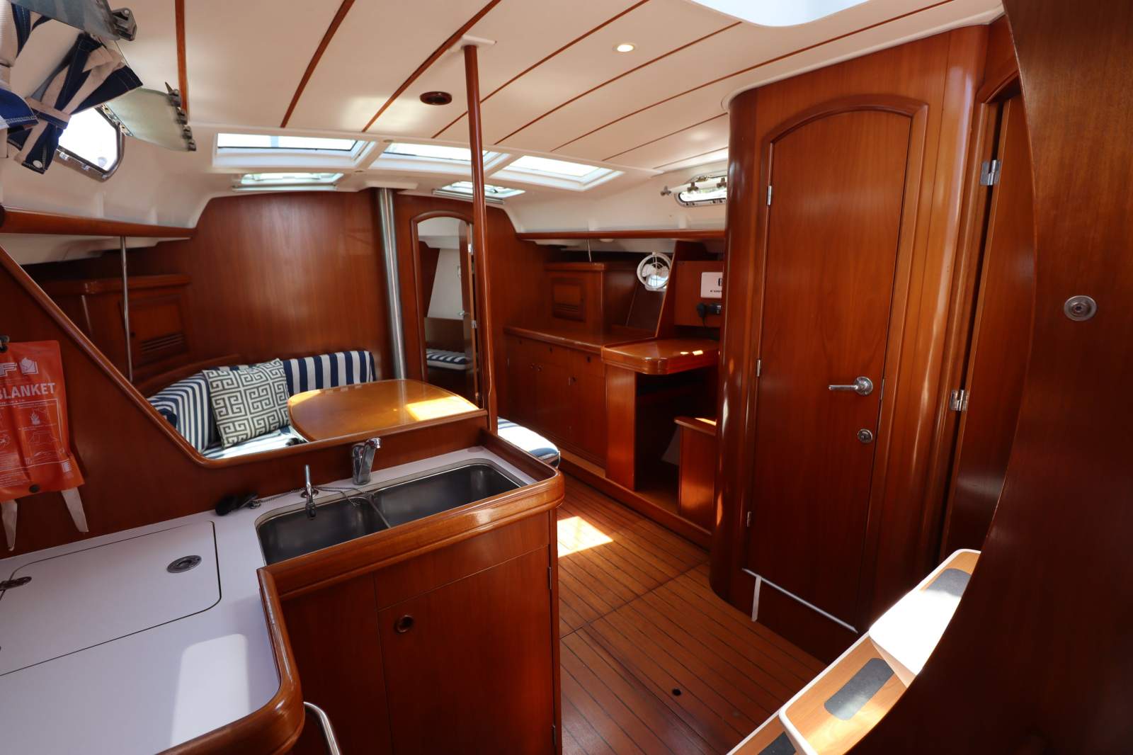 Used Beneteau Oceanis 393 for Sale | Yachts For Sale | Yachthub