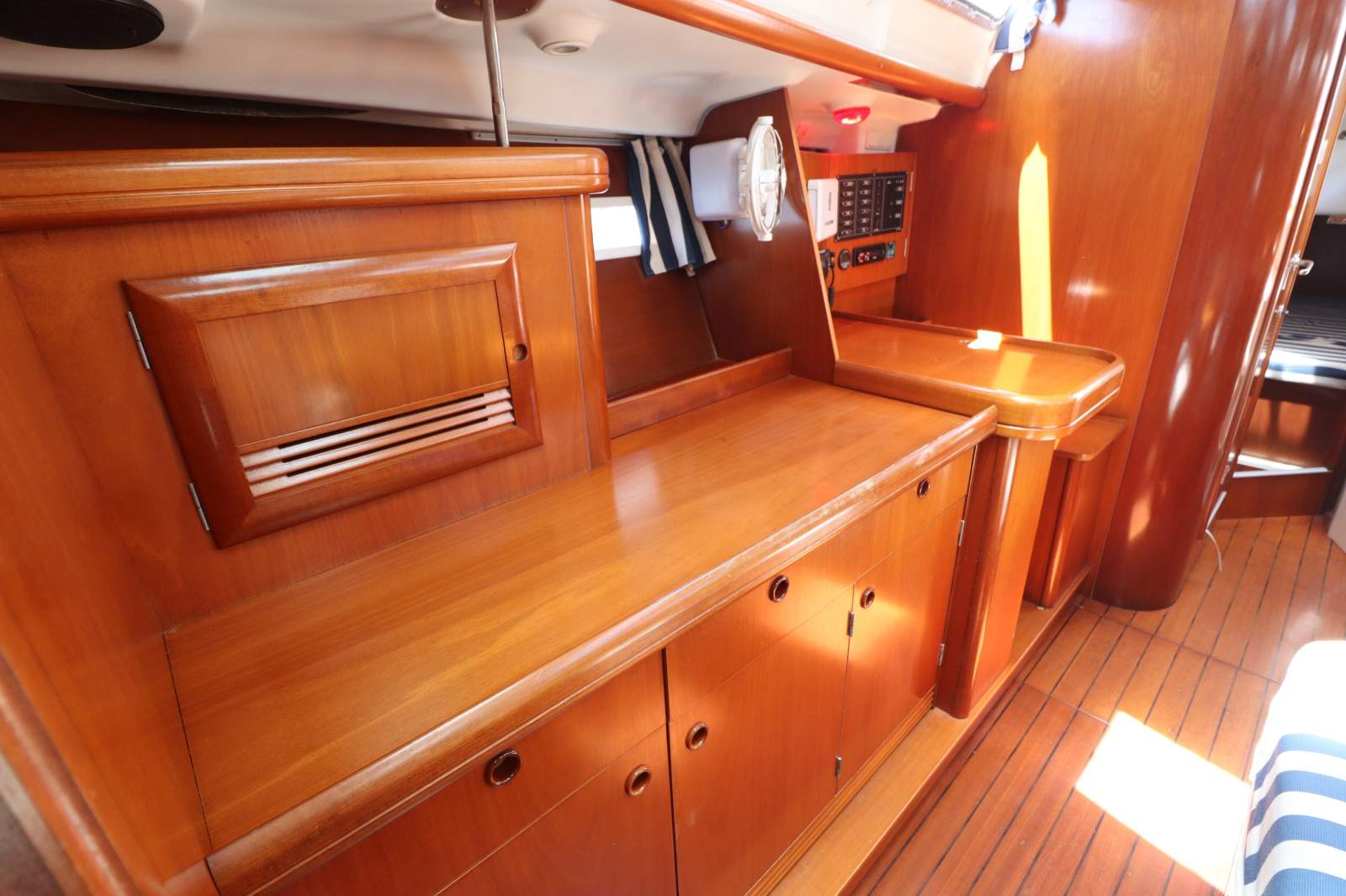 Used Beneteau Oceanis 393 for Sale | Yachts For Sale | Yachthub