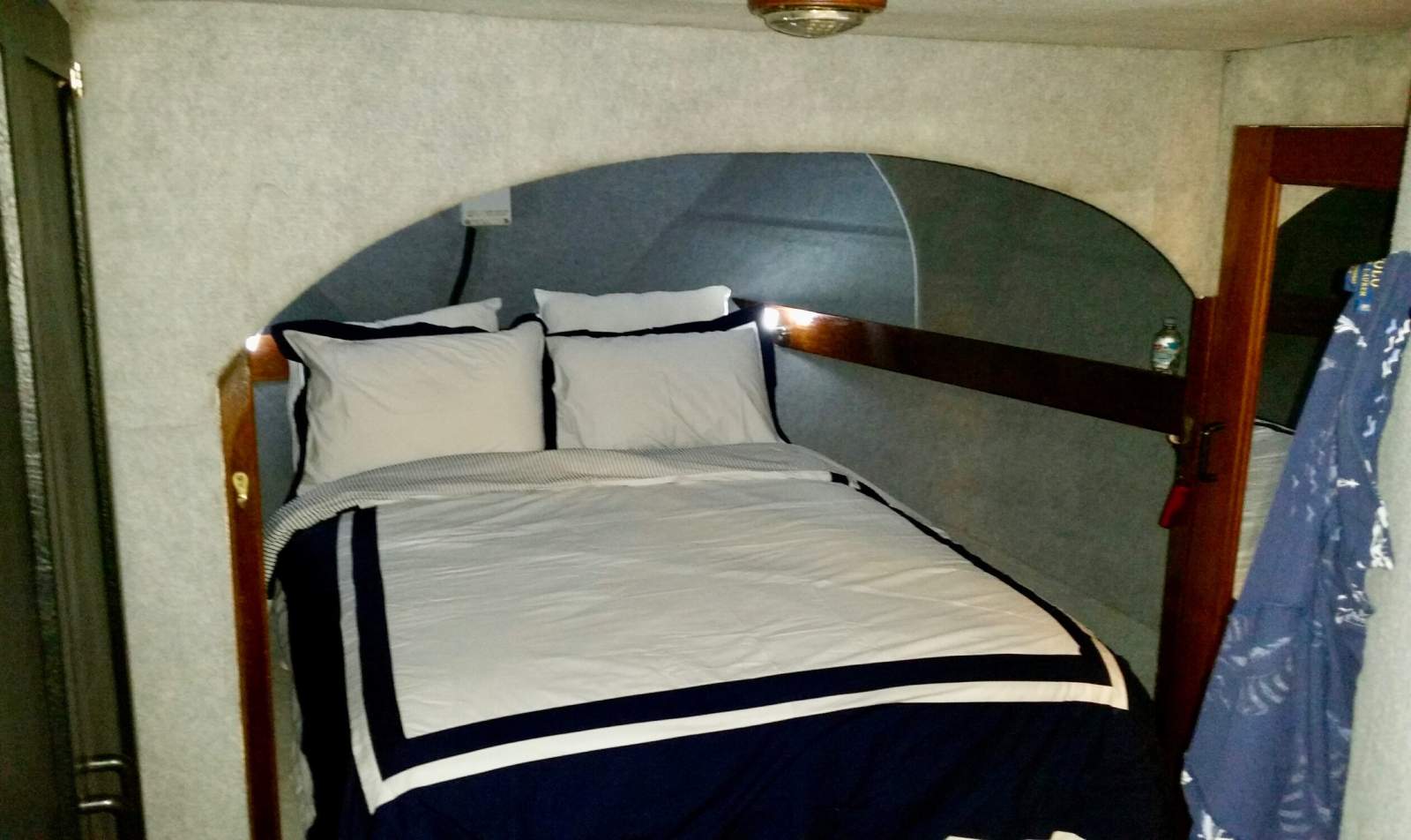 Used Riviera 38 Flybridge Fixed Bimini for Sale | Boats For Sale | Yachthub
