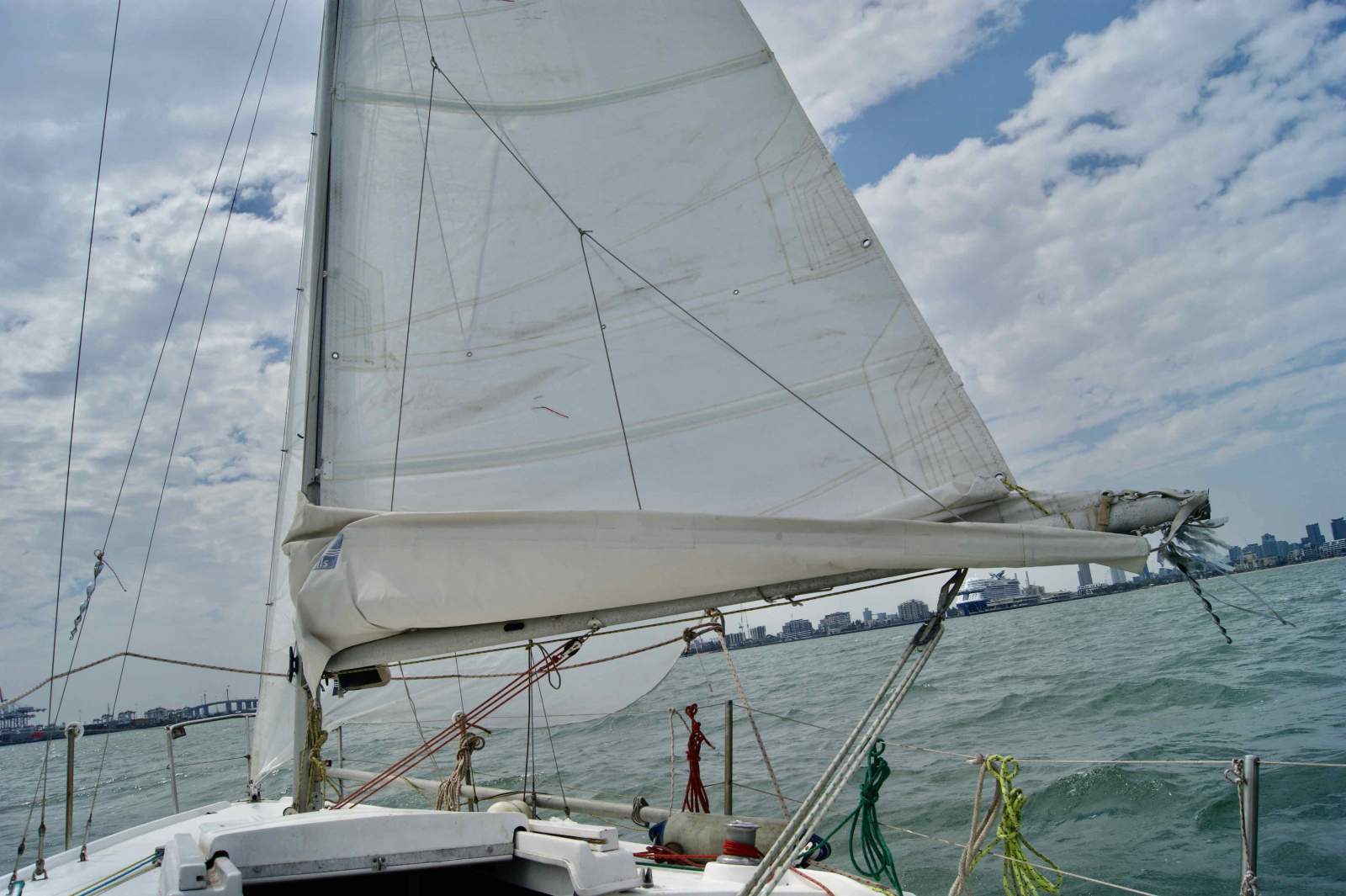 Used Hood 23 Shoal Draft Pop Top And Lifting Centerboard for Sale ...