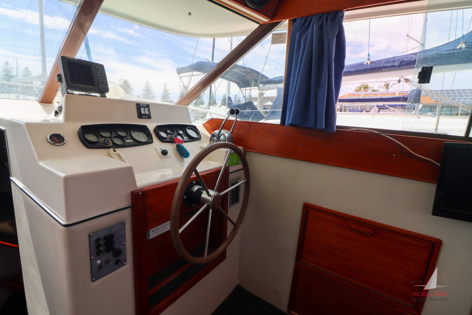 Riviera 27 Flybridge For Sale | Adelaide Boat Sales