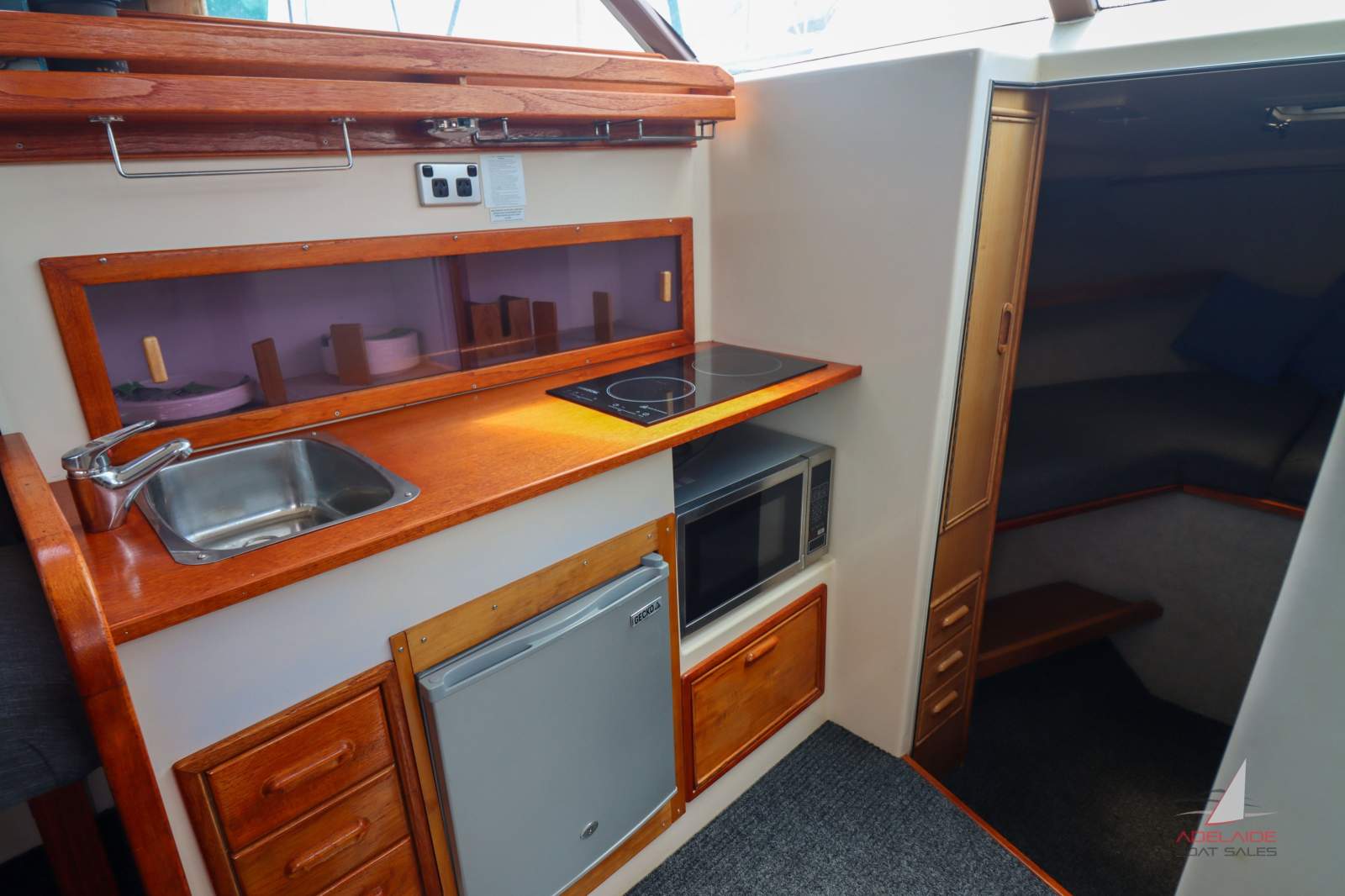 Riviera 27 Flybridge For Sale | Adelaide Boat Sales